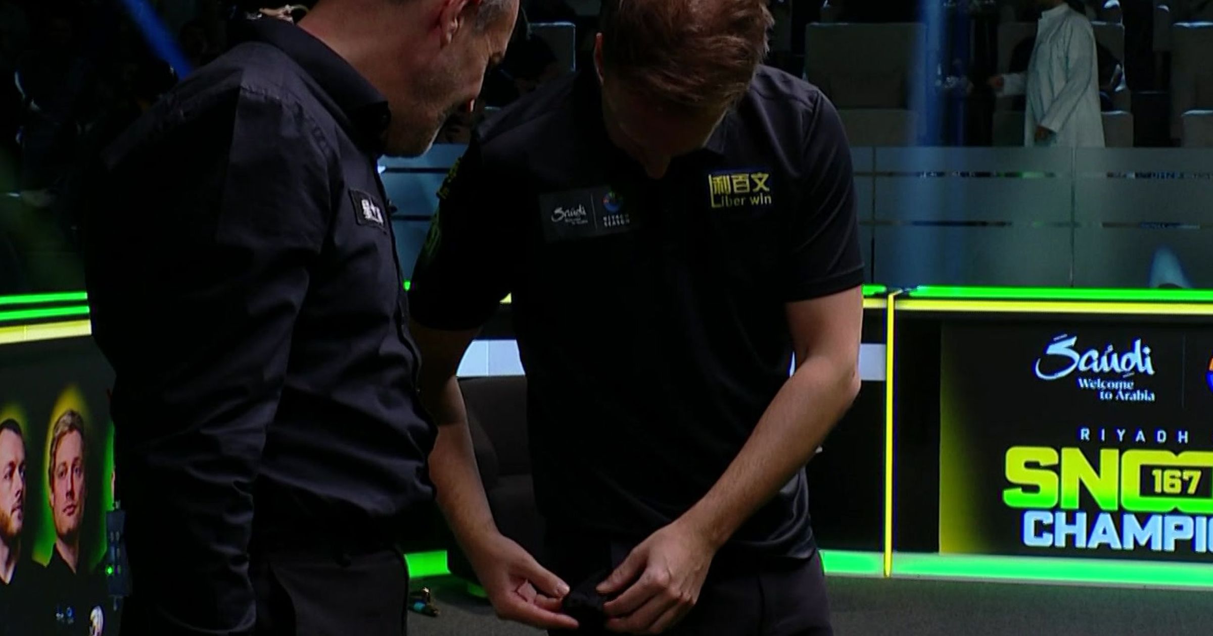 'Slight wardrobe malfunction here' - Judd Trump needs help from referee ...