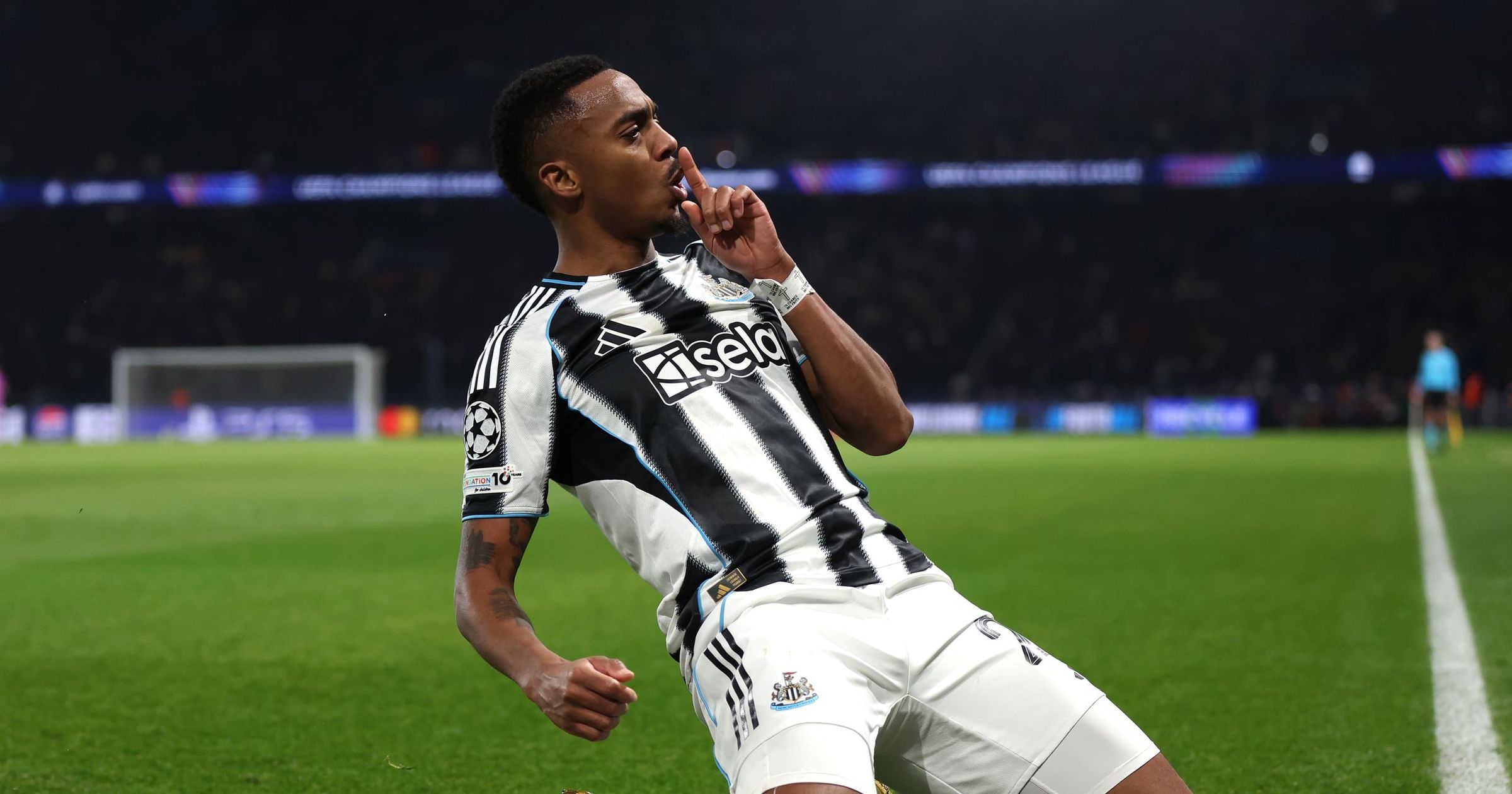 Joe Willock brings Newcastle United level at PSG on stroke of half-time ...