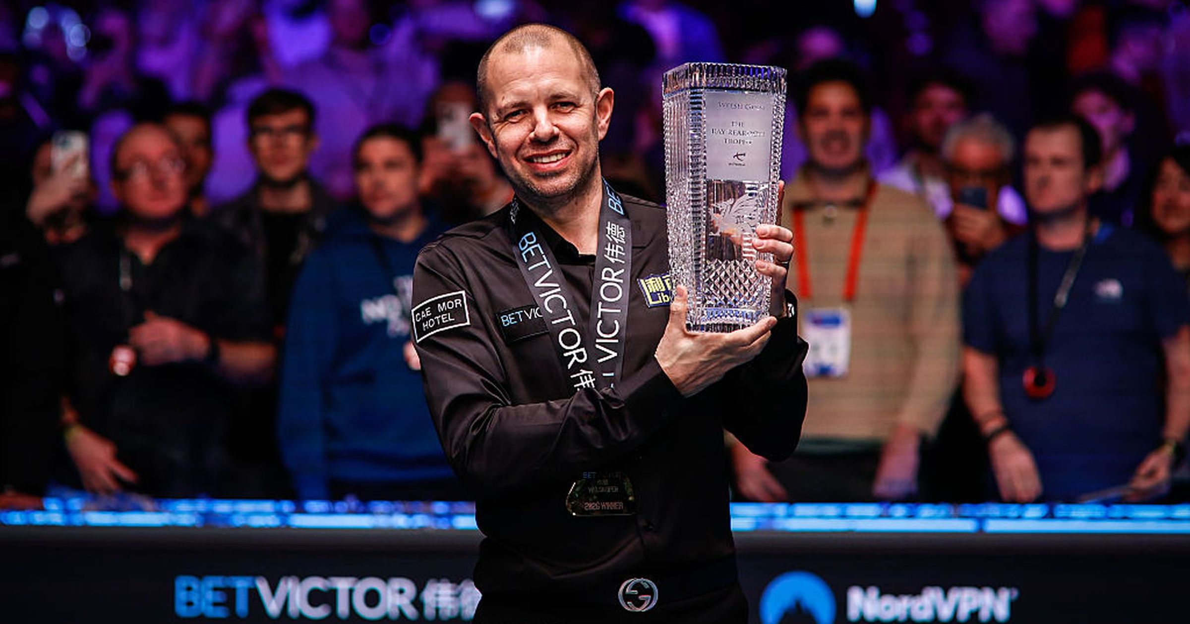Barry Hawkins gets injury scare before World Snooker Championship title ...