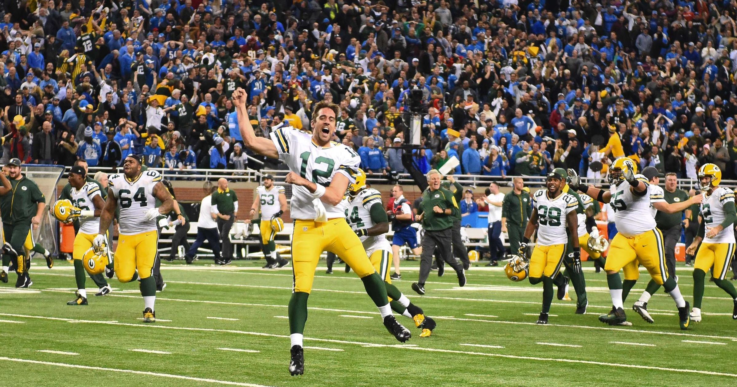 VIDEO: Last-gasp Hail Mary sees Packers win 'one of the craziest ...