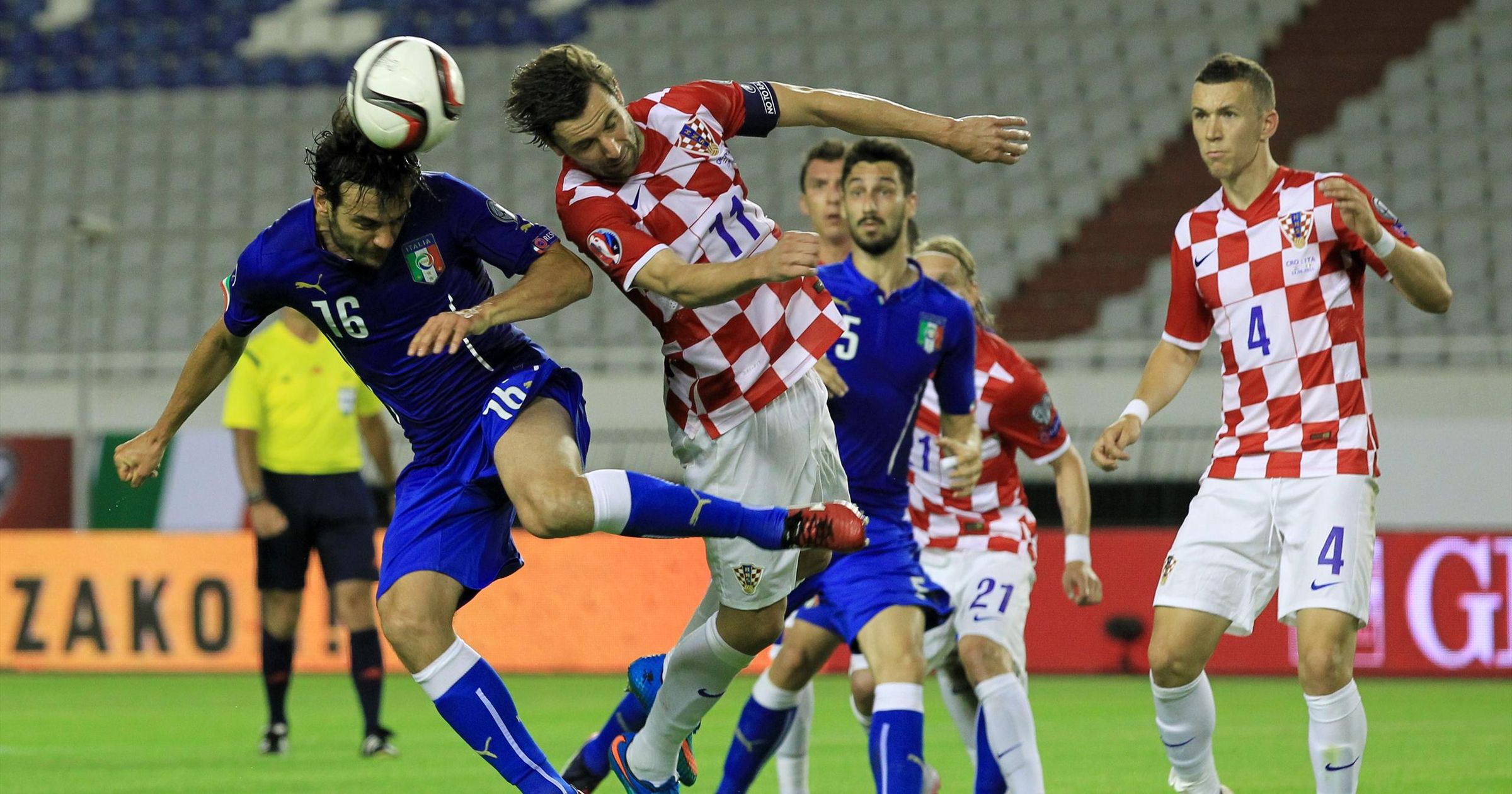 Gianluigi Buffon saves penalty as Italy earn draw in Croatia - TNT Sports