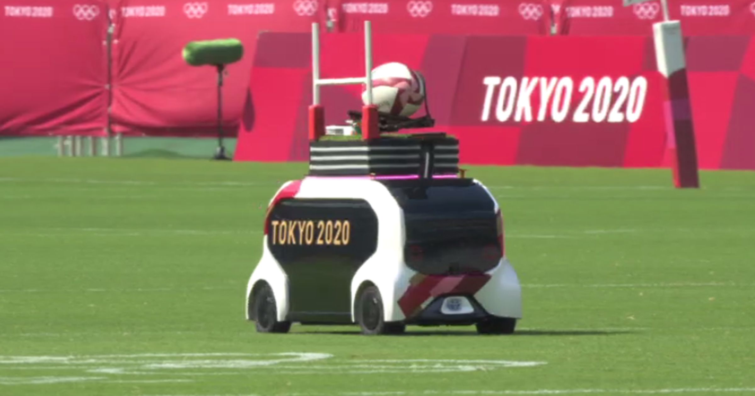 Tokyo 2020 Olympics - What a robot! Tiny car brings out rugby sevens ...