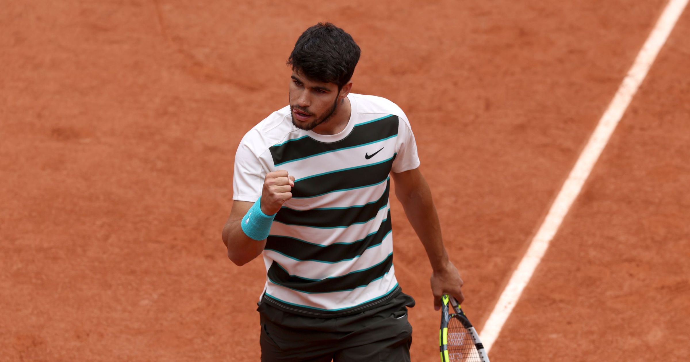 Impressive Carlos Alcaraz 'wraps up' opening set against Giulio ...