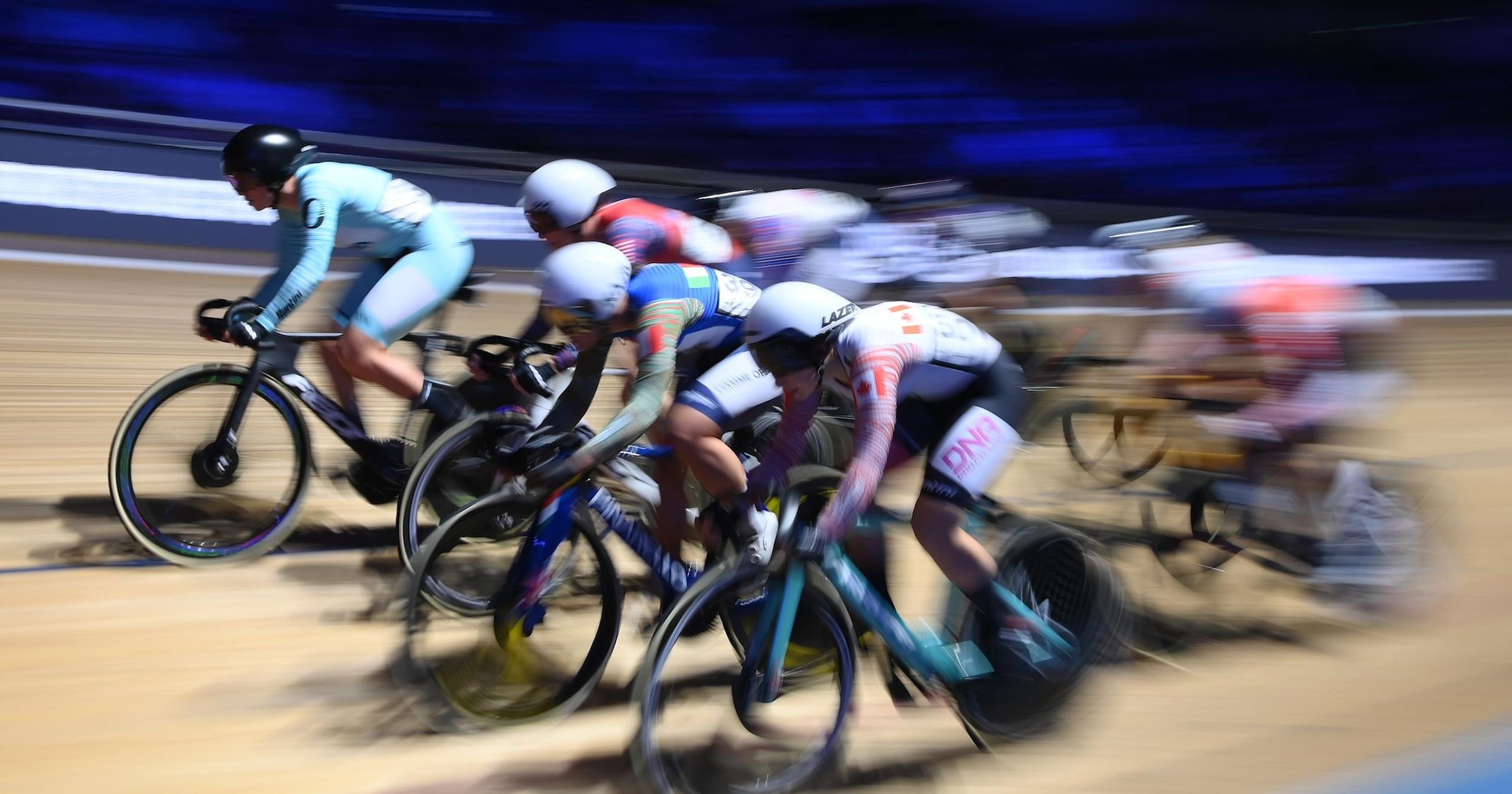 Sarah Van Dam shows off huge splinter she pulled from arm after crash ...