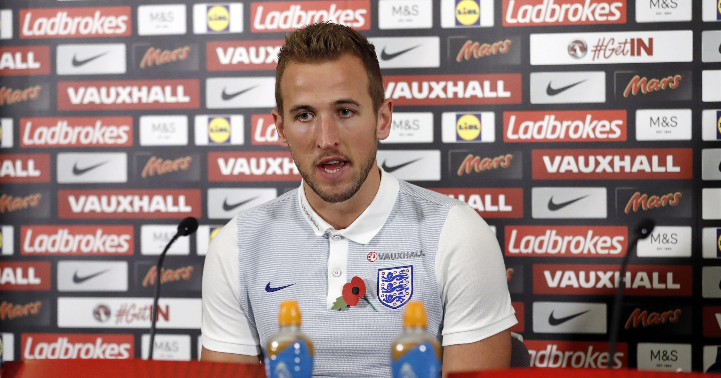 Paper Round: Harry Kane contract talks on hold, Gareth Southgate wants ...
