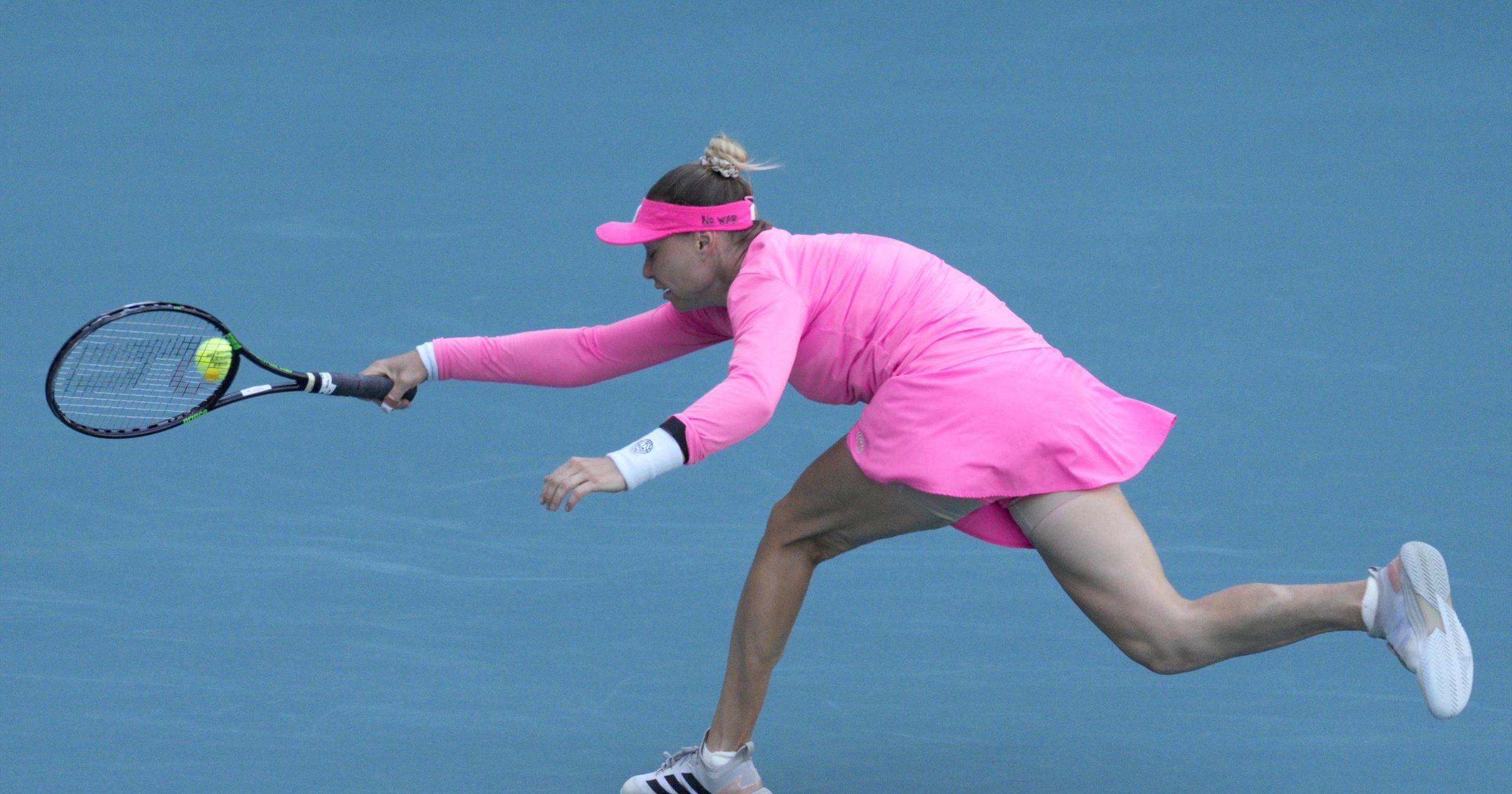 Russian Vera Zvonareva displays 'no war' message during her match ...