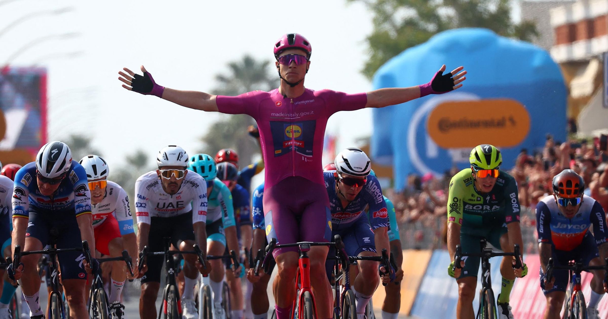Giro d'Italia 2024: Jonathan Milan powers home to take second win of ...