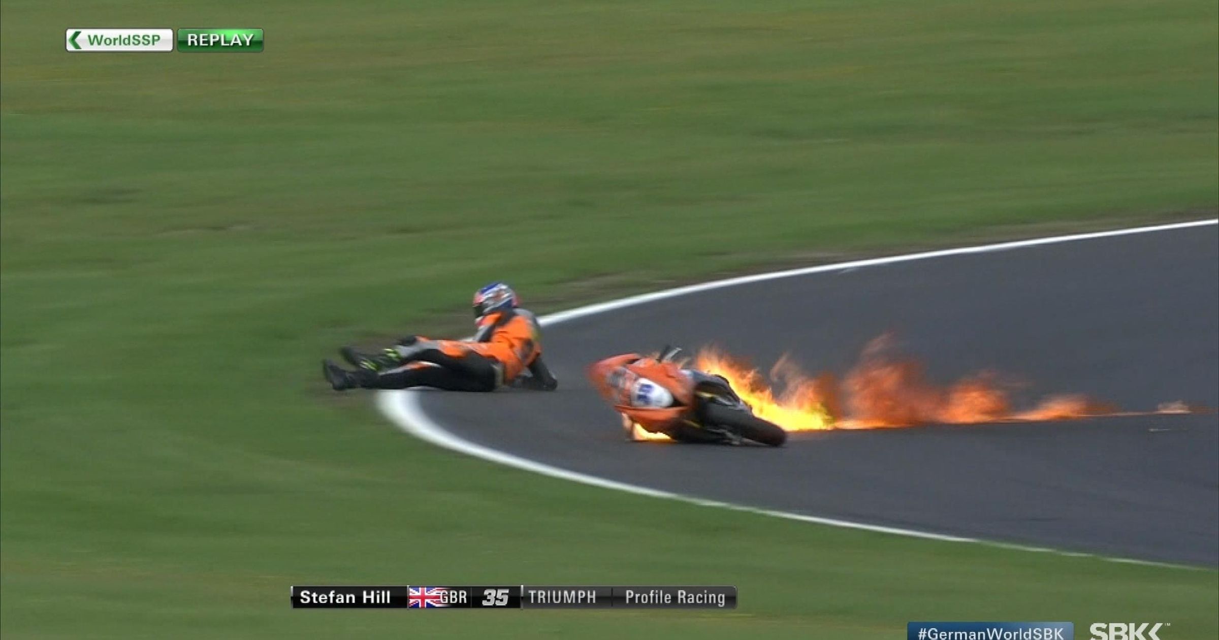 Fearless rider puts out fire with his hand - Superbikes video - TNT Sports