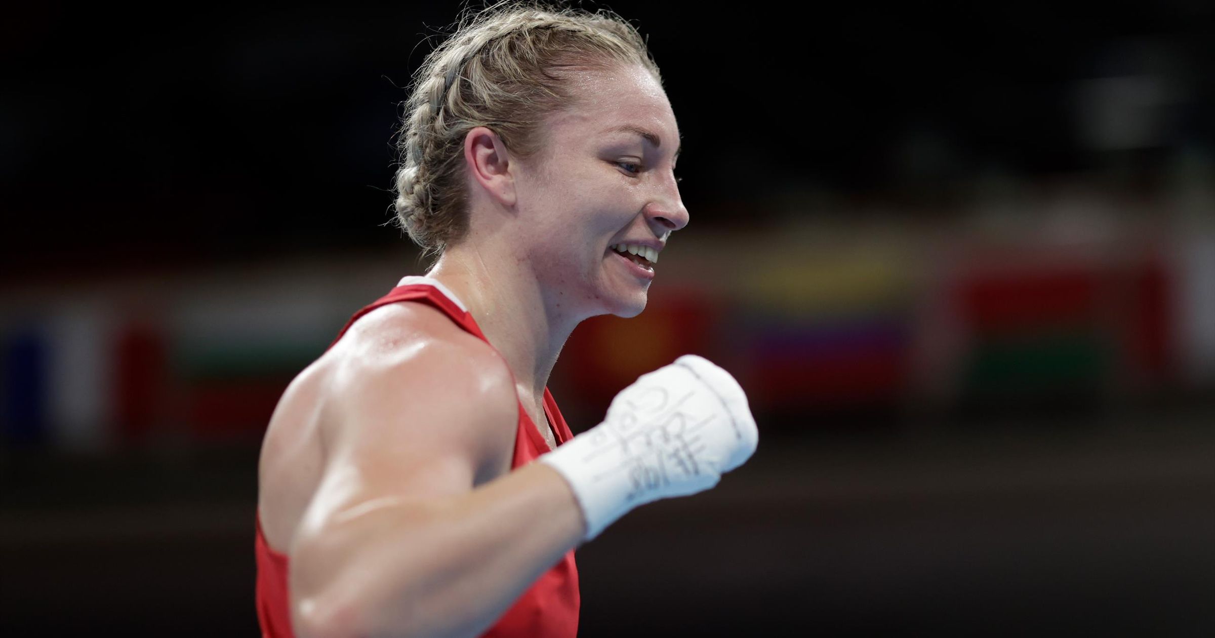 Tokyo 2020 - Lauren Price: GB boxer cruises to win over Atheyna Bylon ...