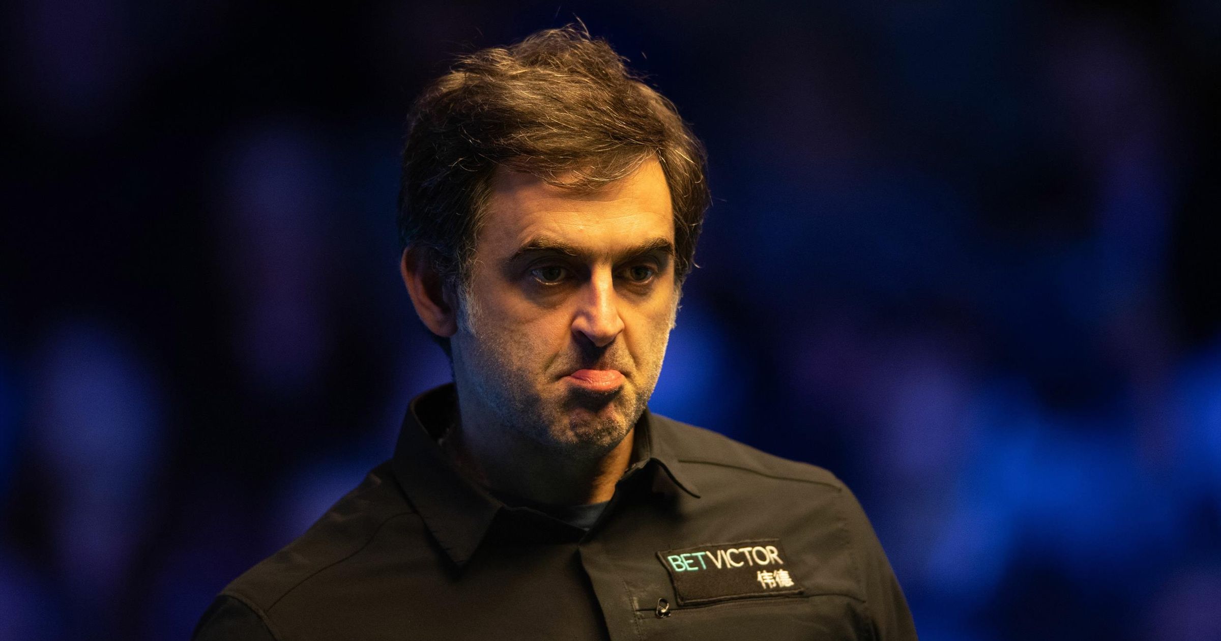 Ronnie O’Sullivan overcomes tip problems and forfeited frame to beat ...