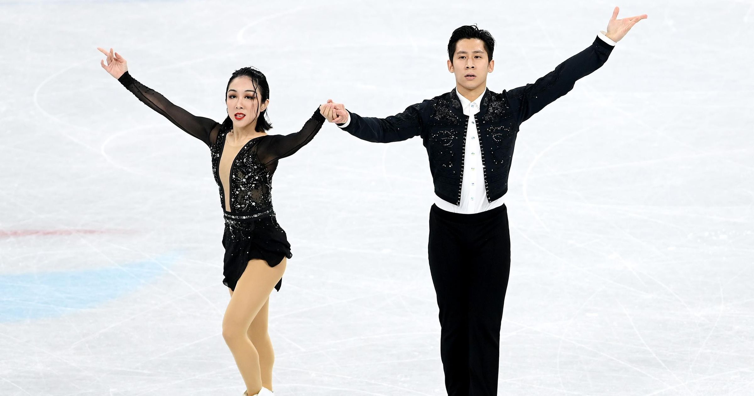 Winter Olympics 2022 - Chinese pair Han Cong and Sui Wenjing delight ...