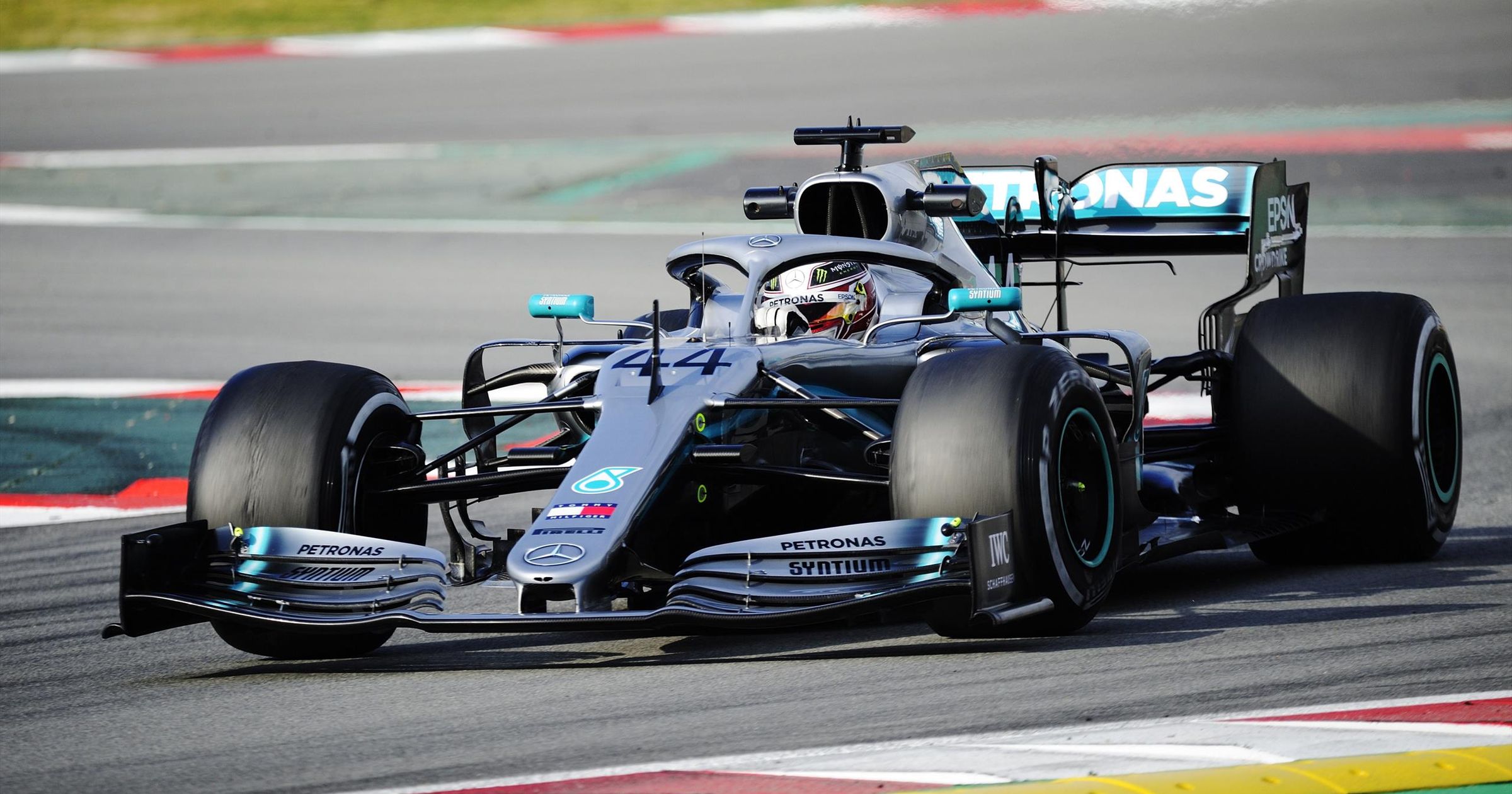 F1 news - Lewis Hamilton shrugs off Ferrari's early testing pace - TNT ...