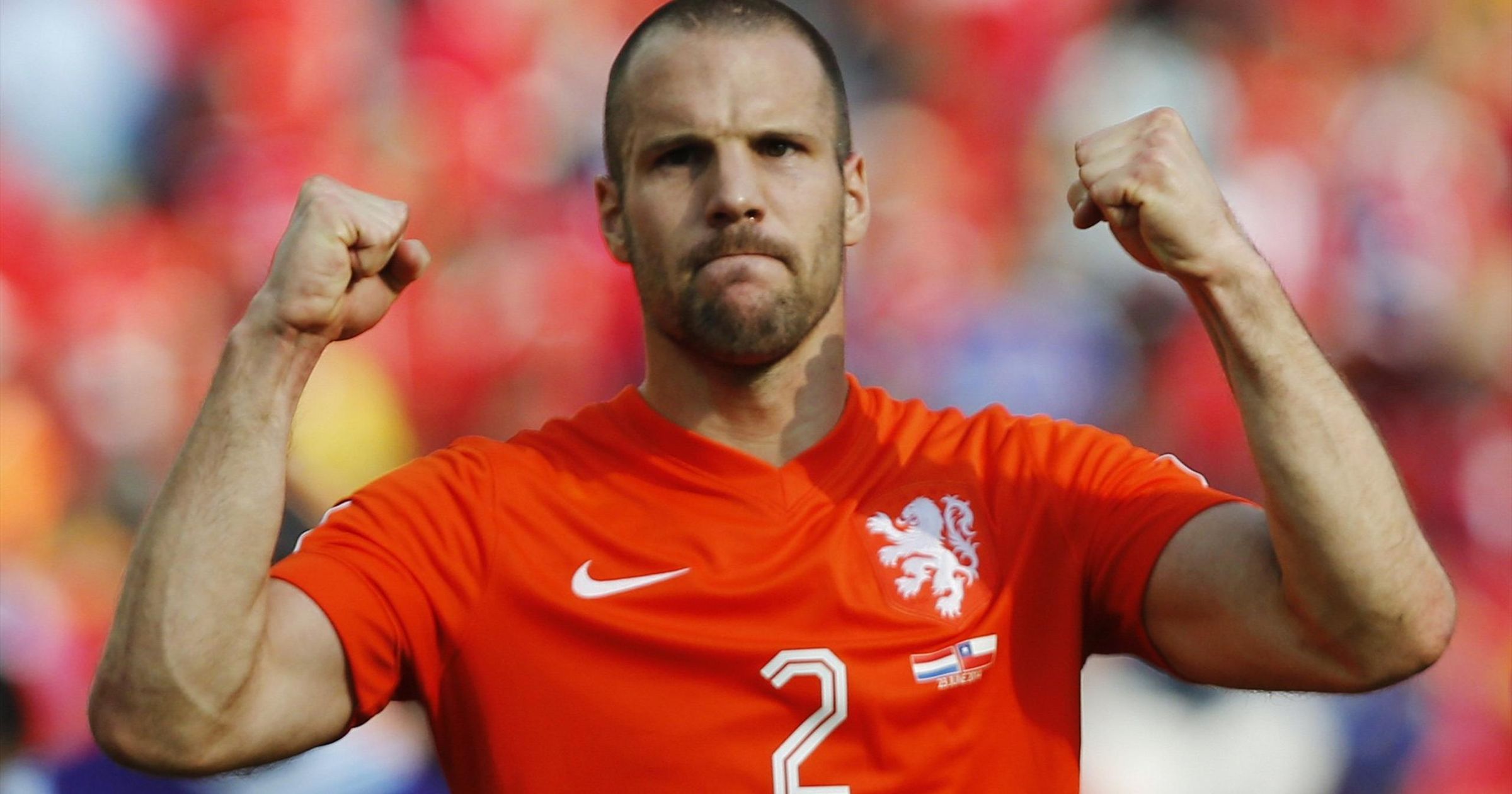 Netherlands defender Ron Vlaar joins AZ Alkmaar - TNT Sports