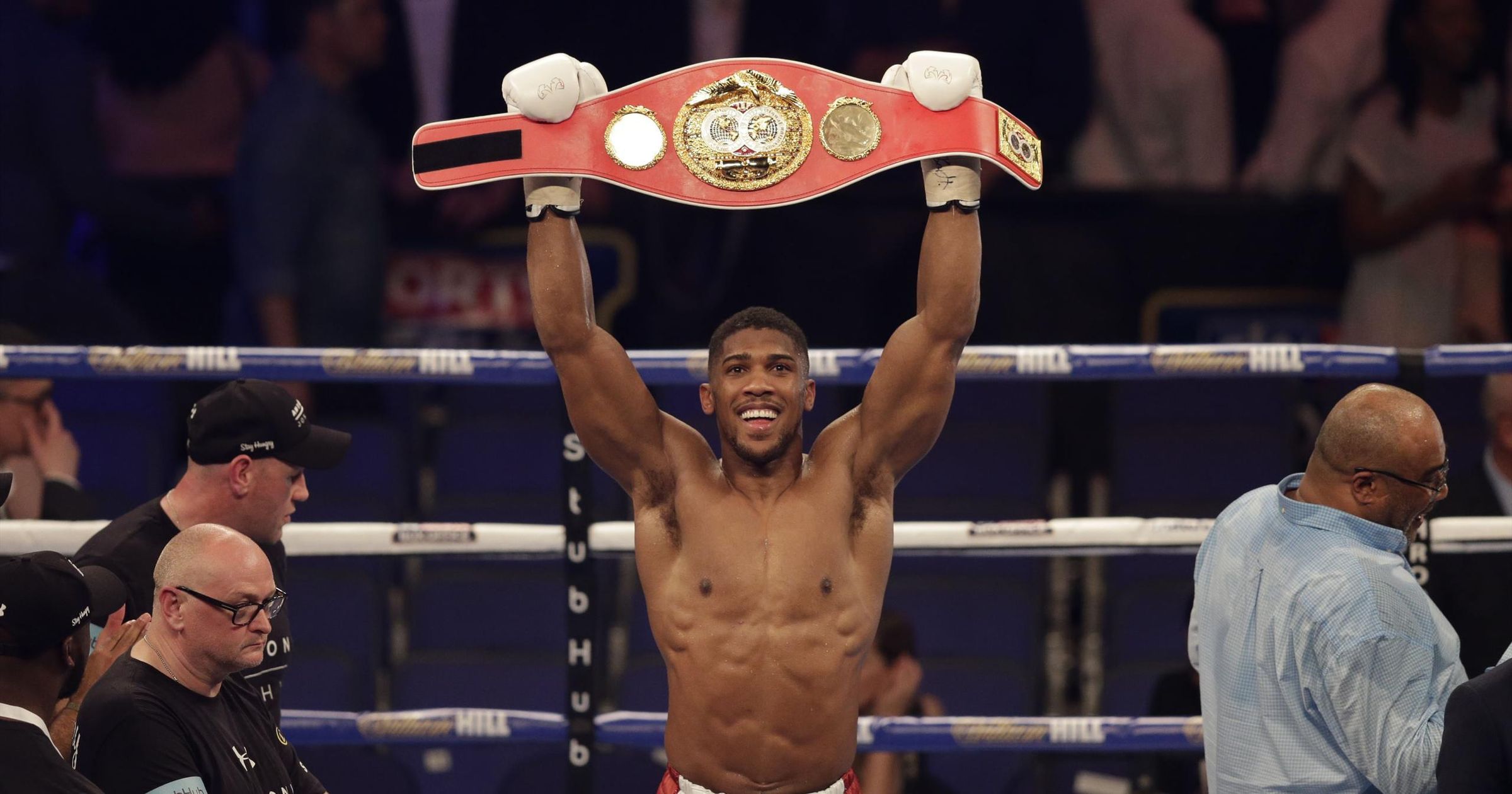 Anthony Joshua floors Dominic Breazeale to retain IBF heavyweight title - TNT Sports