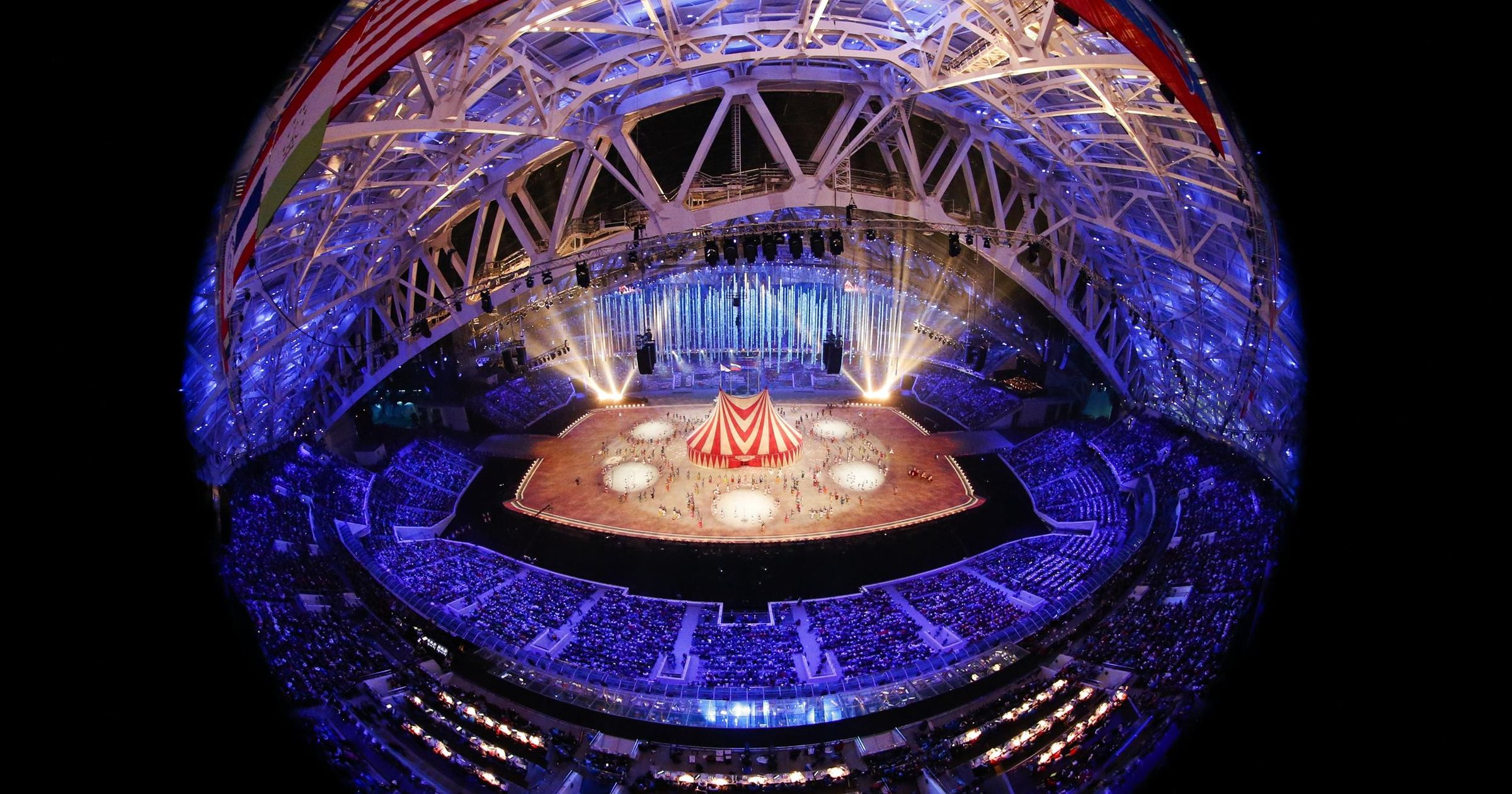 REVIEW-Gigantic Games look a thing of past after Sochi - TNT Sports