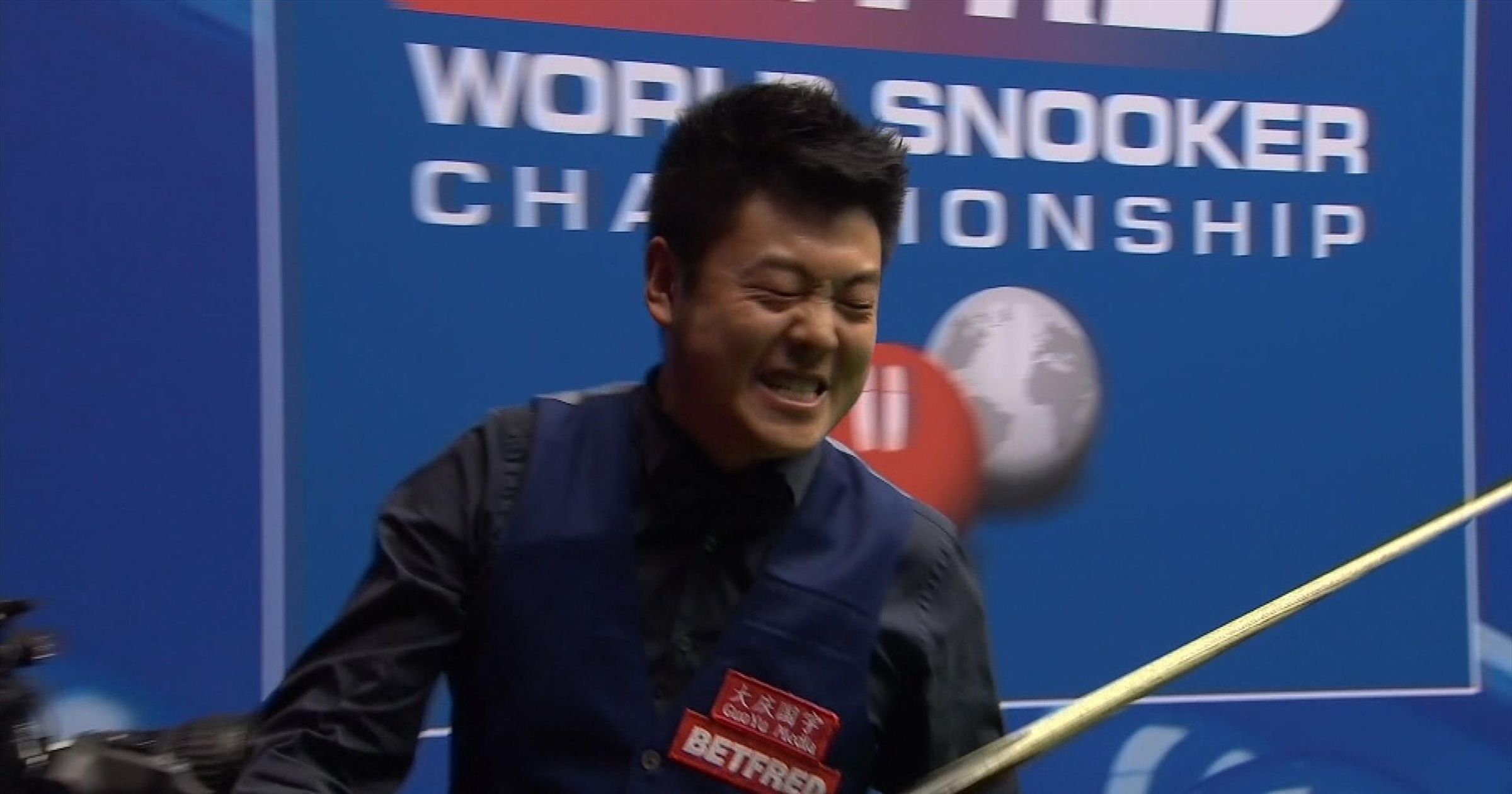 Hilarious reaction from Liang Wenbo as he misses out on tournament high break - Snooker video ...