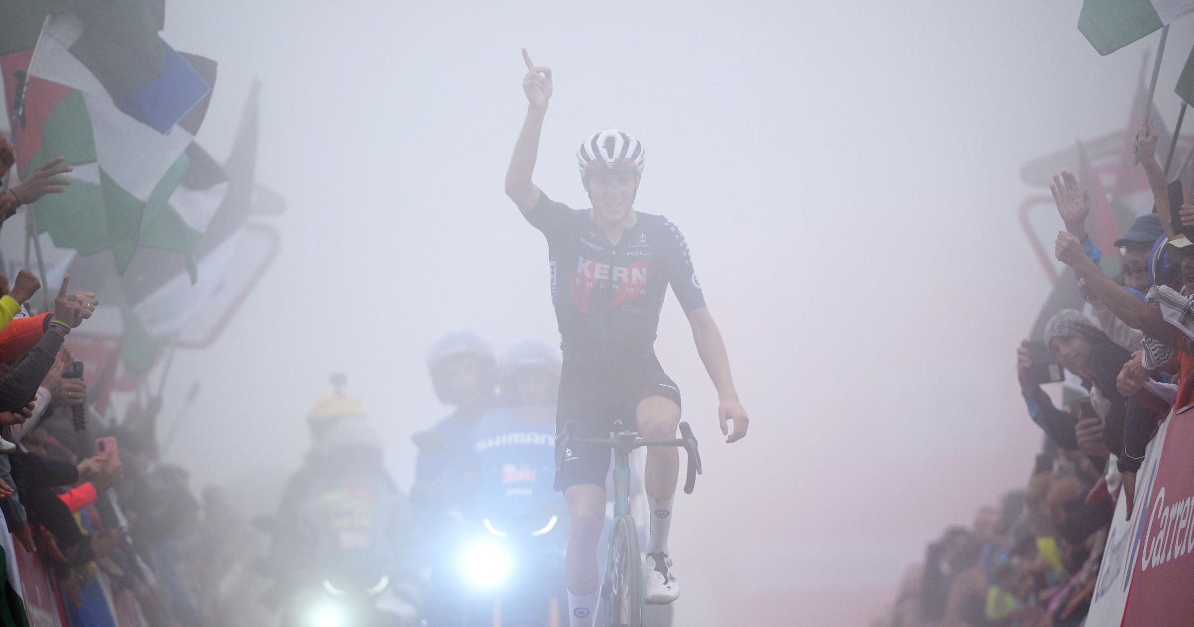 Vuelta a Espana: Watch as Pablo Castrillo emerges from the fog to land ...