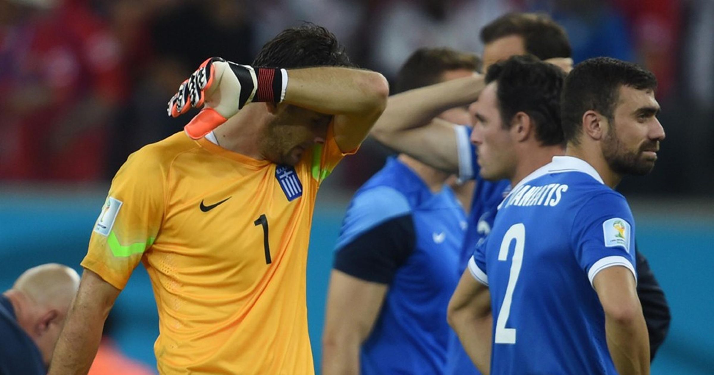 Greece players given heroes' welcome home - TNT Sports