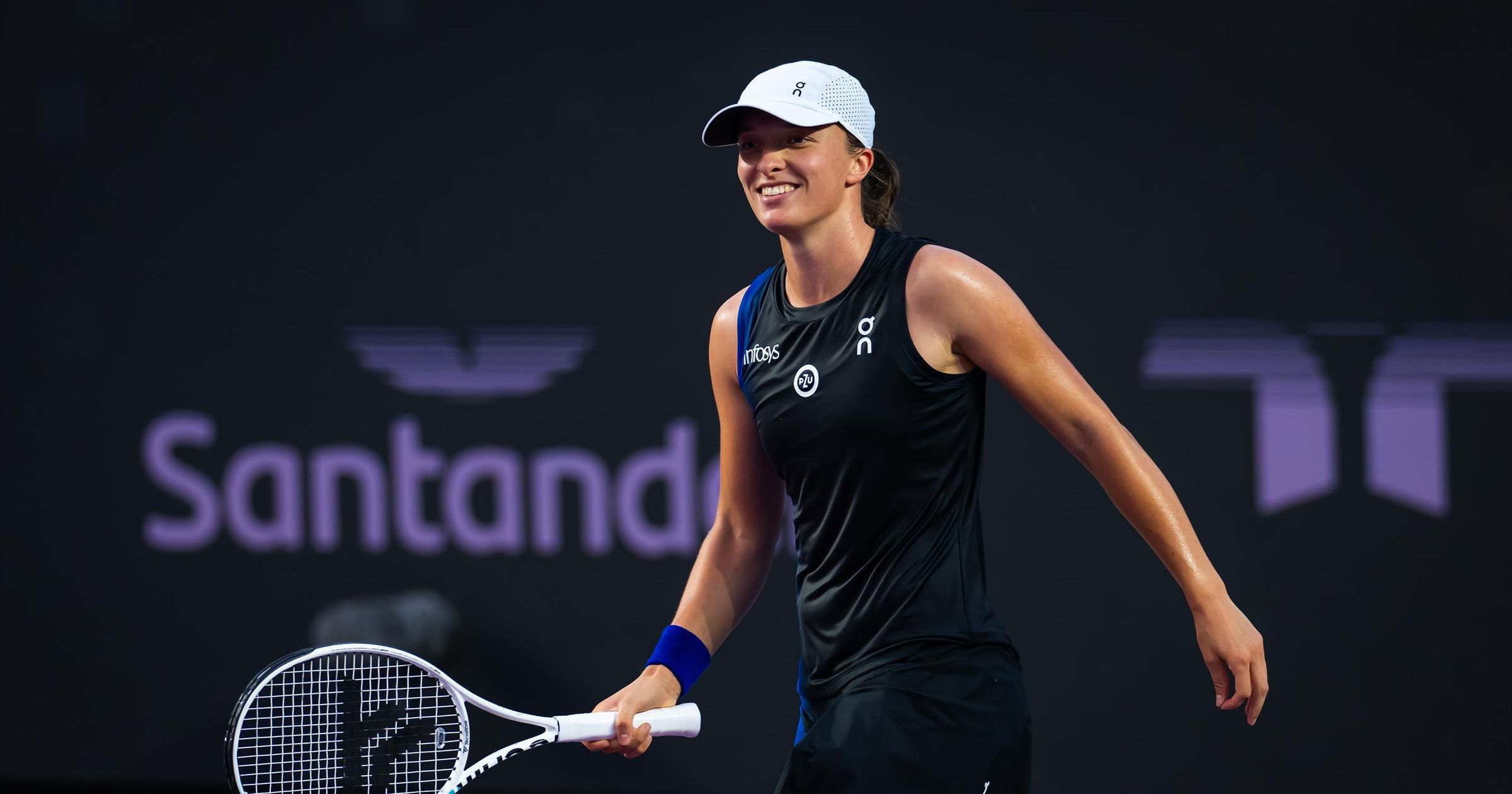 WTA Finals: Iga Swiatek brushes past Coco Gauff to close in on semi ...