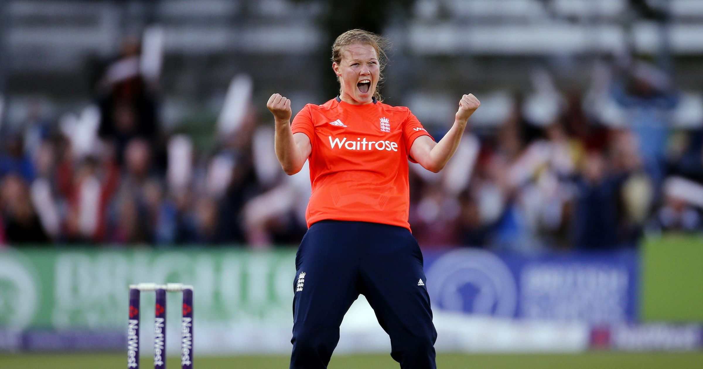 Edwards's England win T20 series against South Africa - TNT Sports