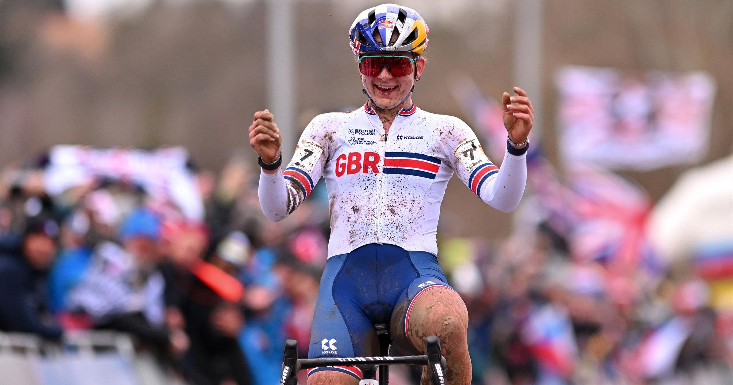 Highlights: Zoe Backstedt claims first U23 title at Cyclo-cross World ...