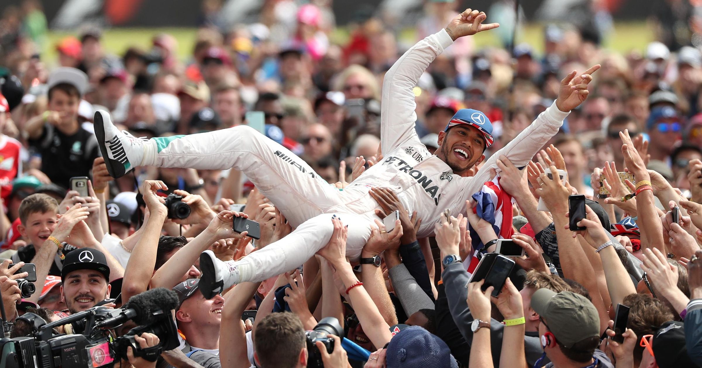 Lewis Hamilton wins third straight British Grand Prix at Silverstone to ...