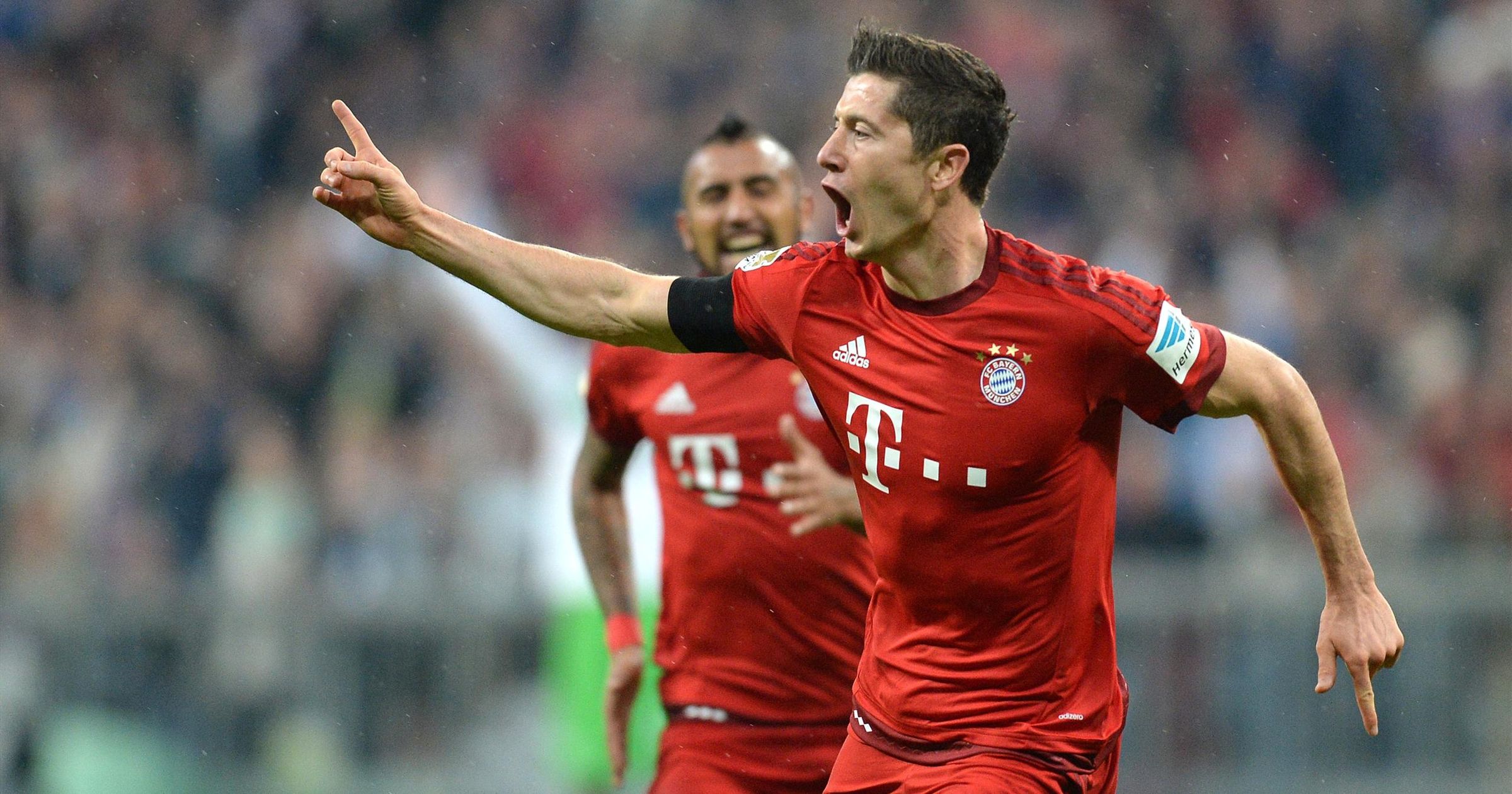 Robert Lewandowski receives FOUR awards from Guinness Book of Records ...