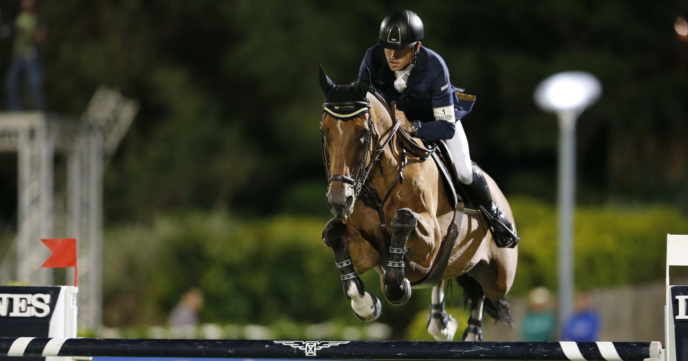 Brash strengthens grip at top of world jumping rankings - TNT Sports