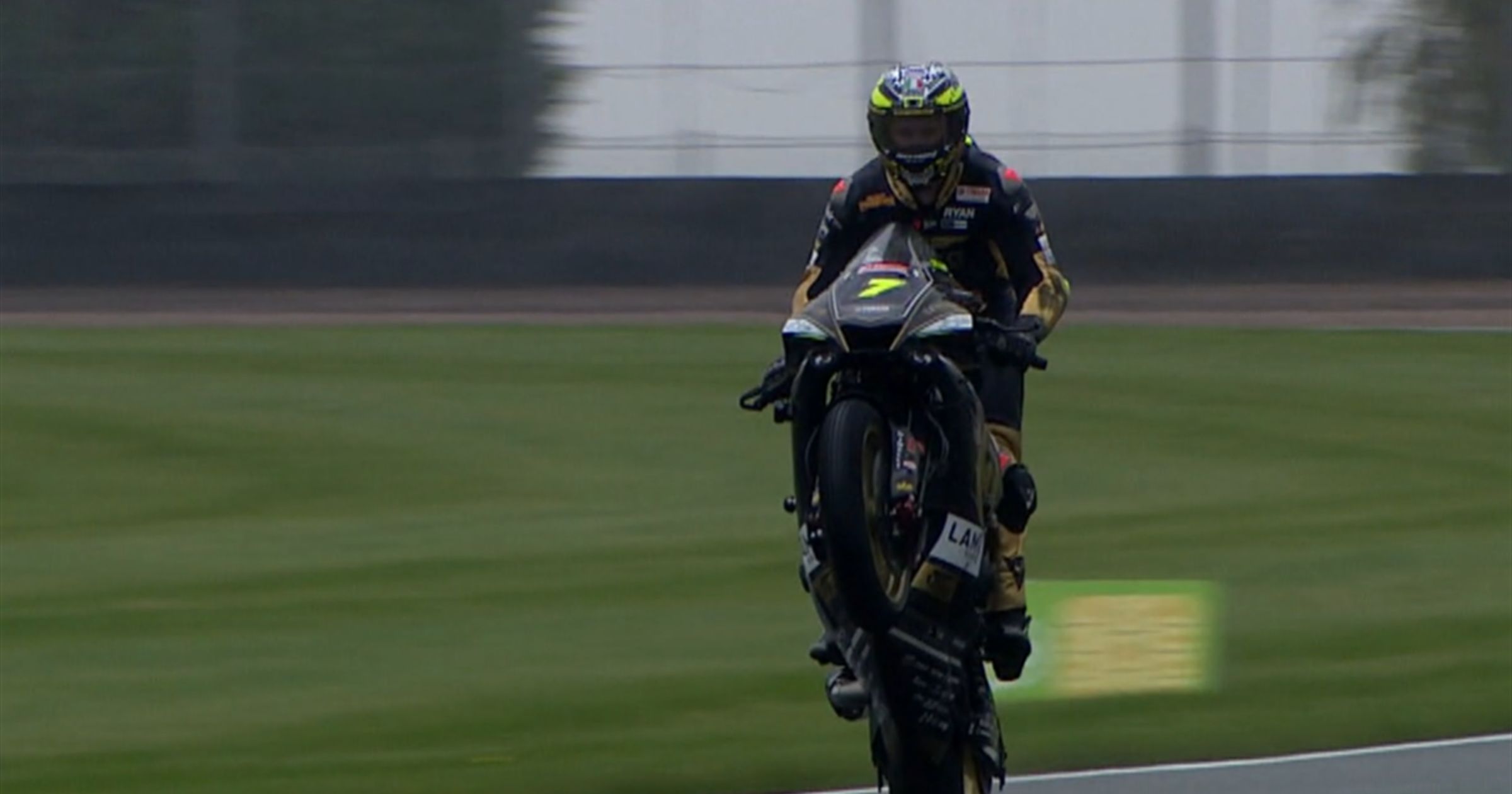 British Superbikes: 'Tremendous' Ryan Vickers takes sprint race at ...