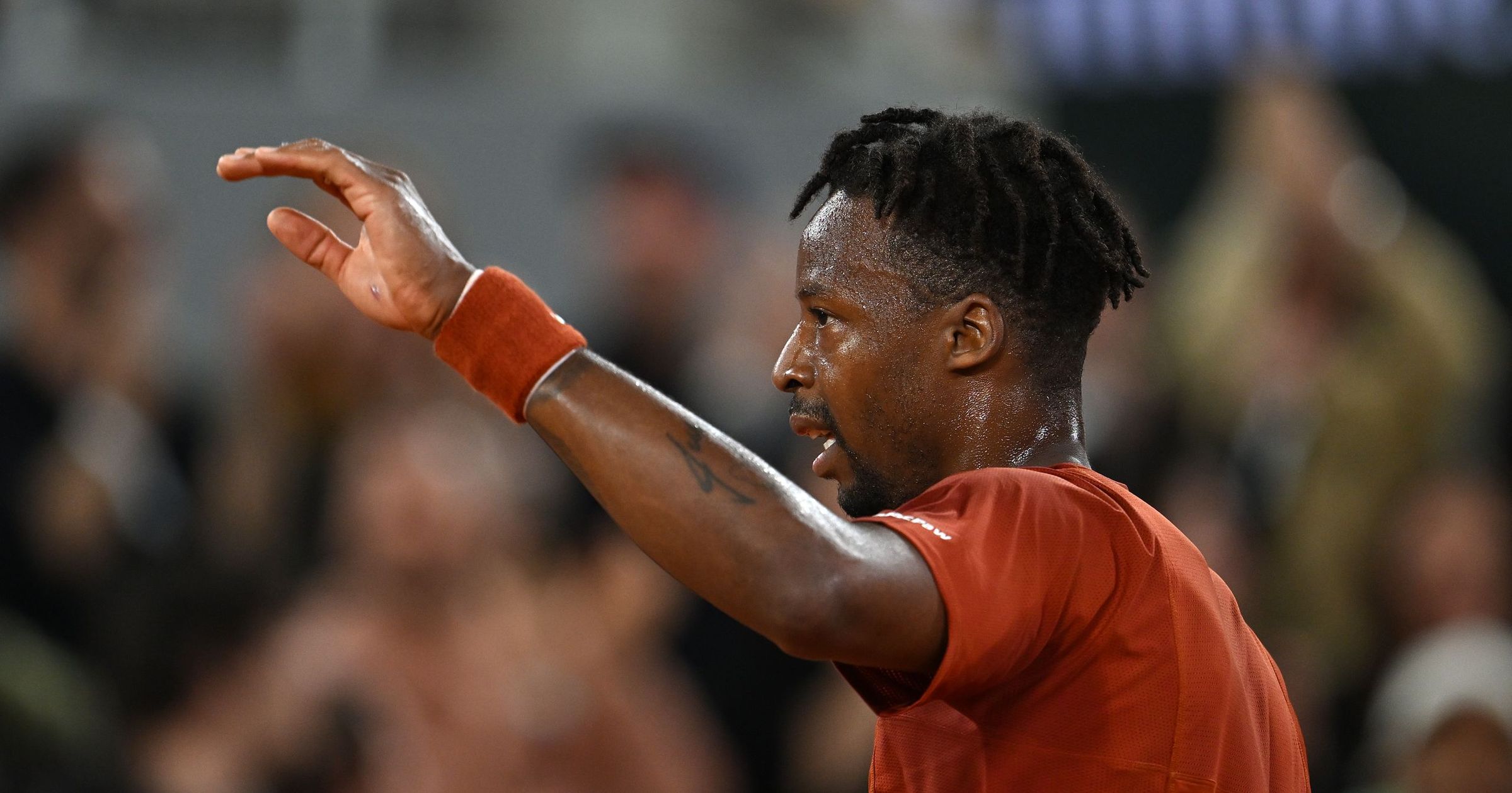 'Pandemonium!' - Paris crowd goes wild at 'pyrotechnic forehand' from ...