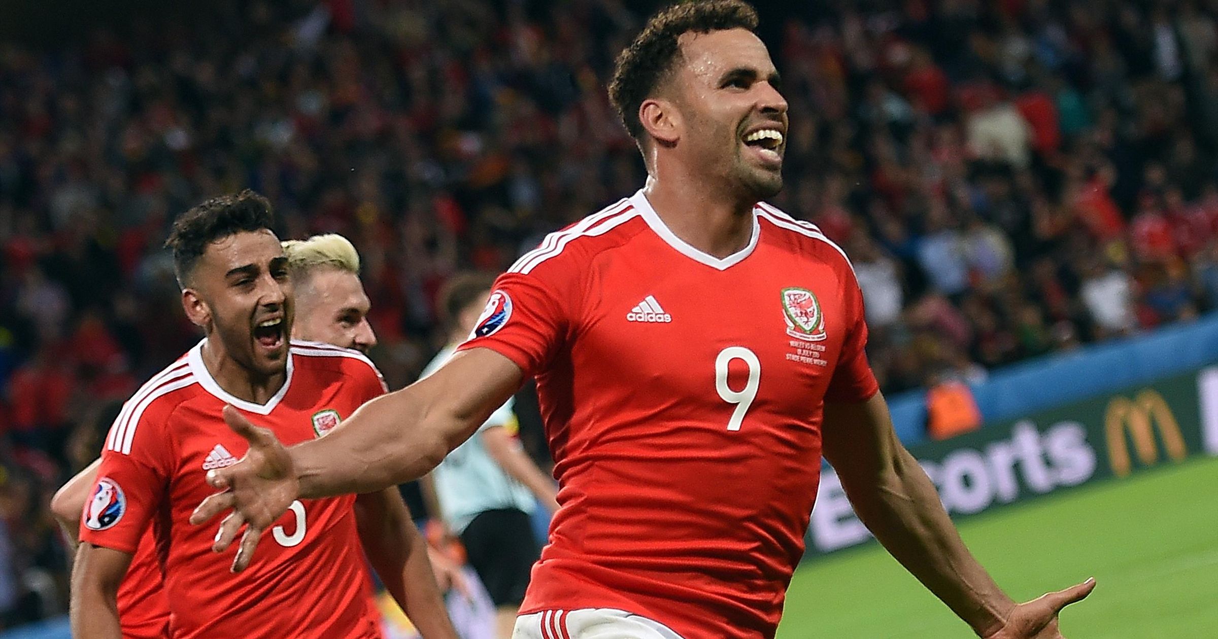Best Tweets: The Cruyff turn is now the Robson-Kanu turn - TNT Sports