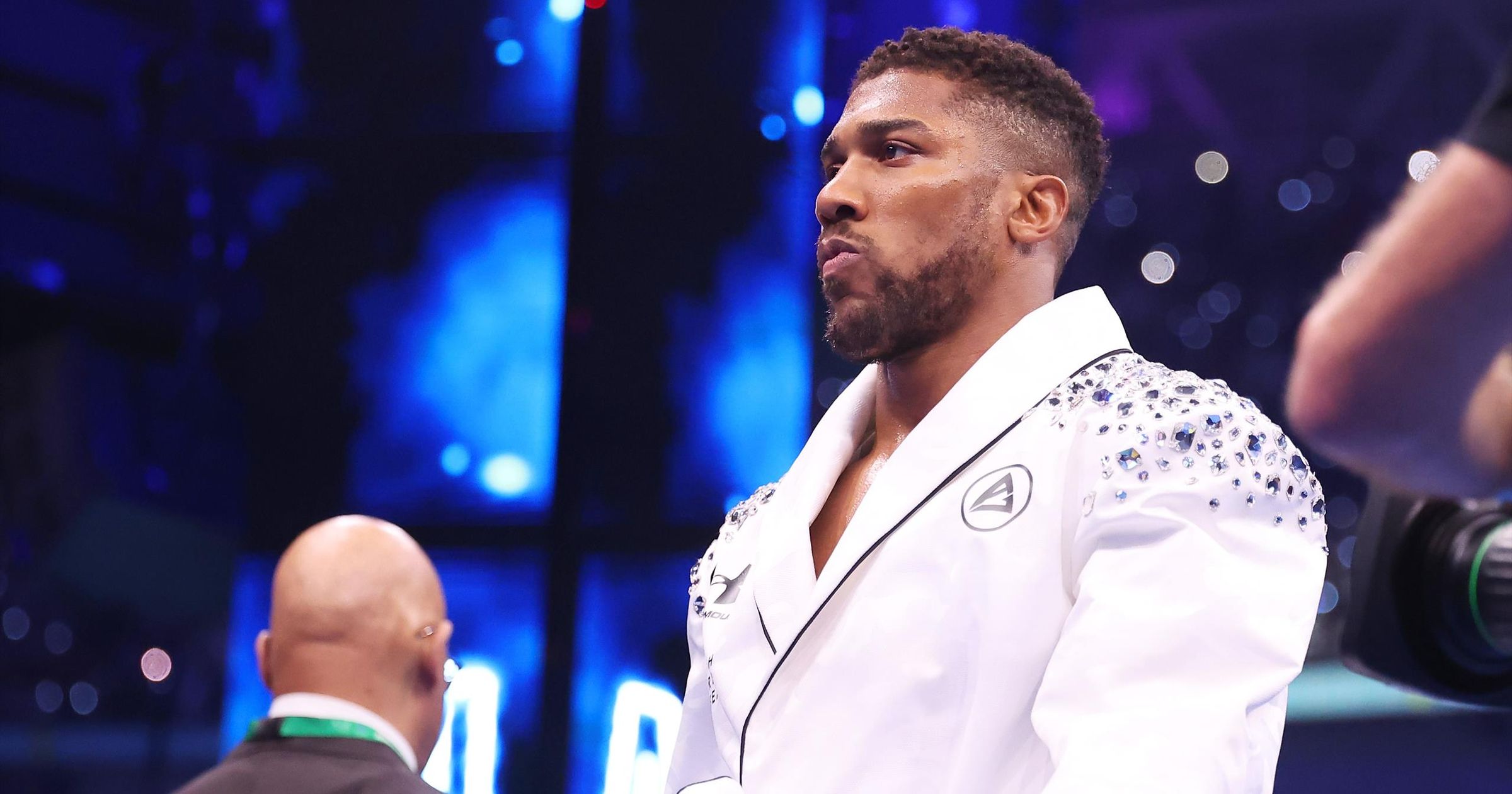 ‘Like an emperor walking to his throne’ – Anthony Joshua makes ringwalk ...