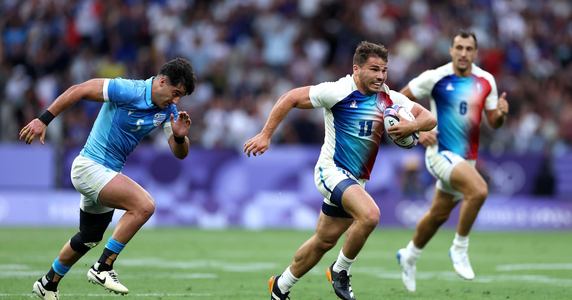 Paris 2024: Antoine Dupont with outrageous offload - only for France ...