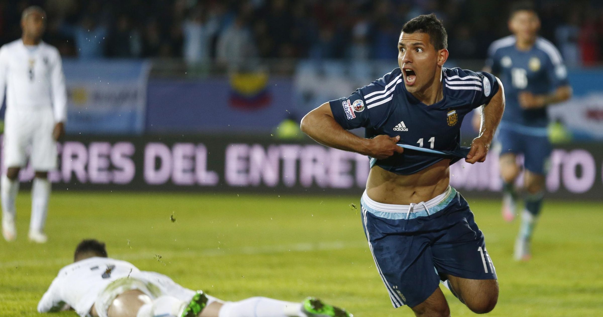 Sergio Aguero gets Argentina's campaign back on track - TNT Sports