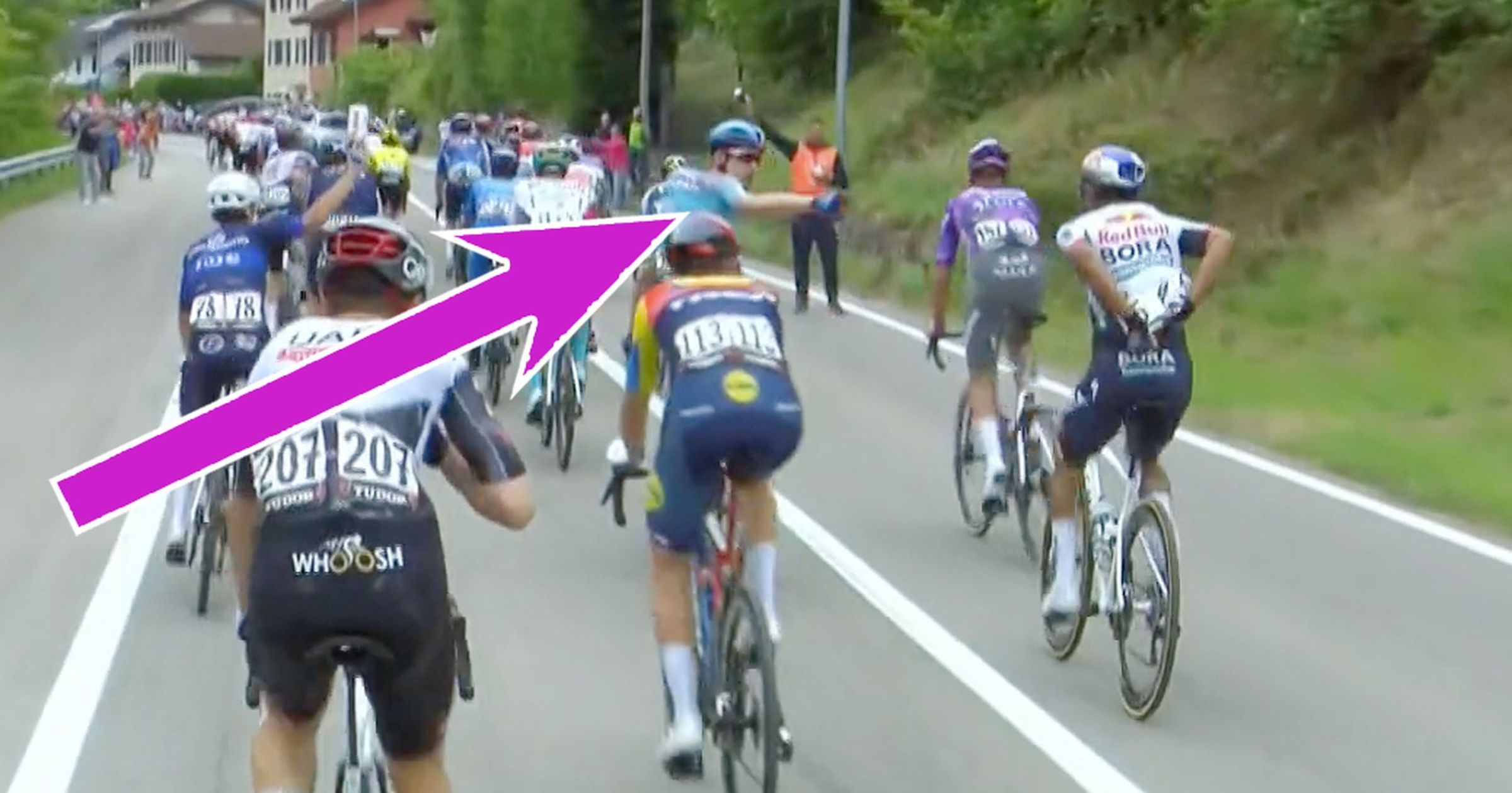 Wout Poels confronts Dani Martinez over dropped bottle as Luke Plapp ...