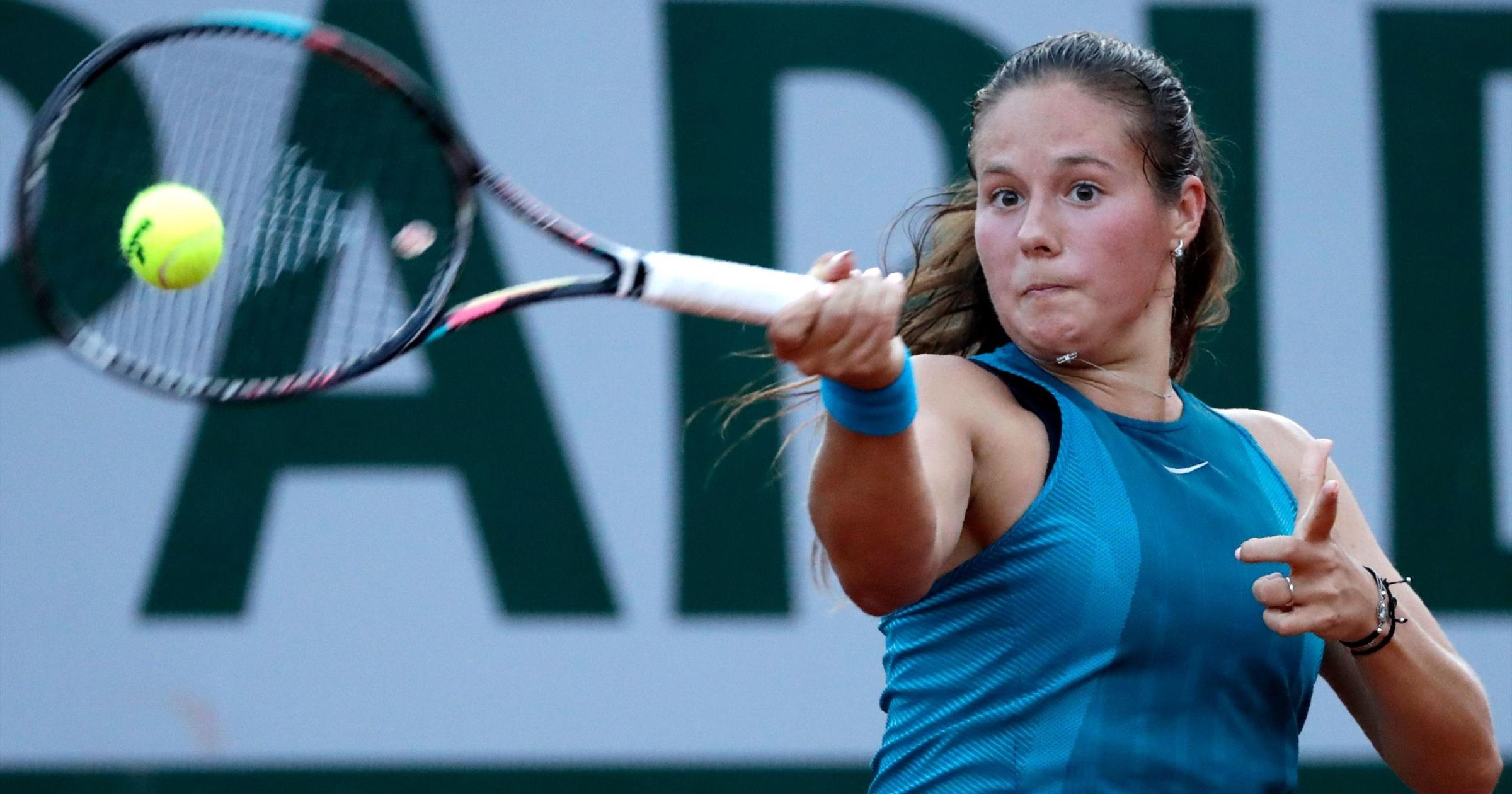 Daria Kasatkina shocks Caroline Wozniacki at Roland Garros - TNT Sports