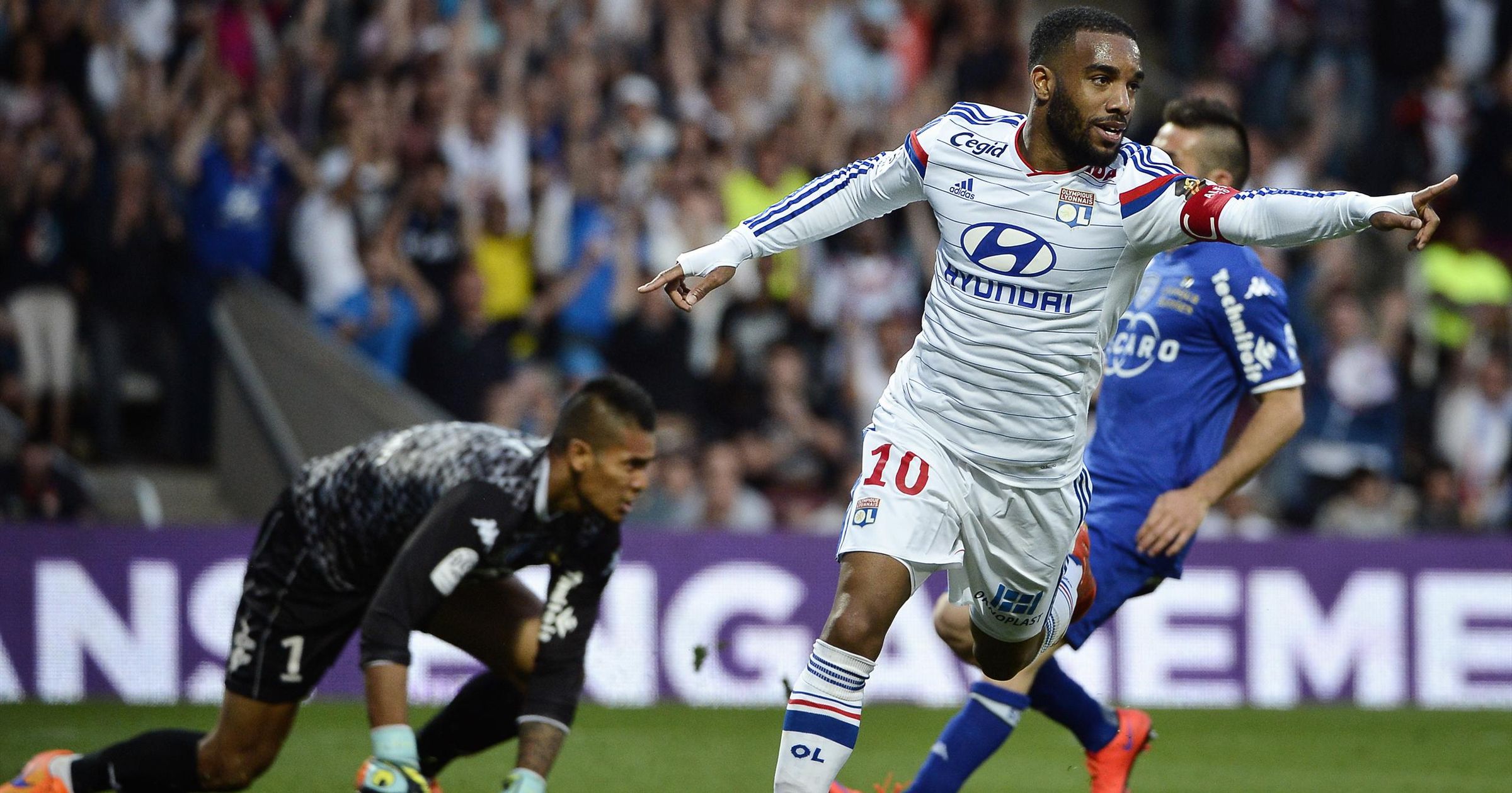 Lyon go top with win against Bastia - TNT Sports