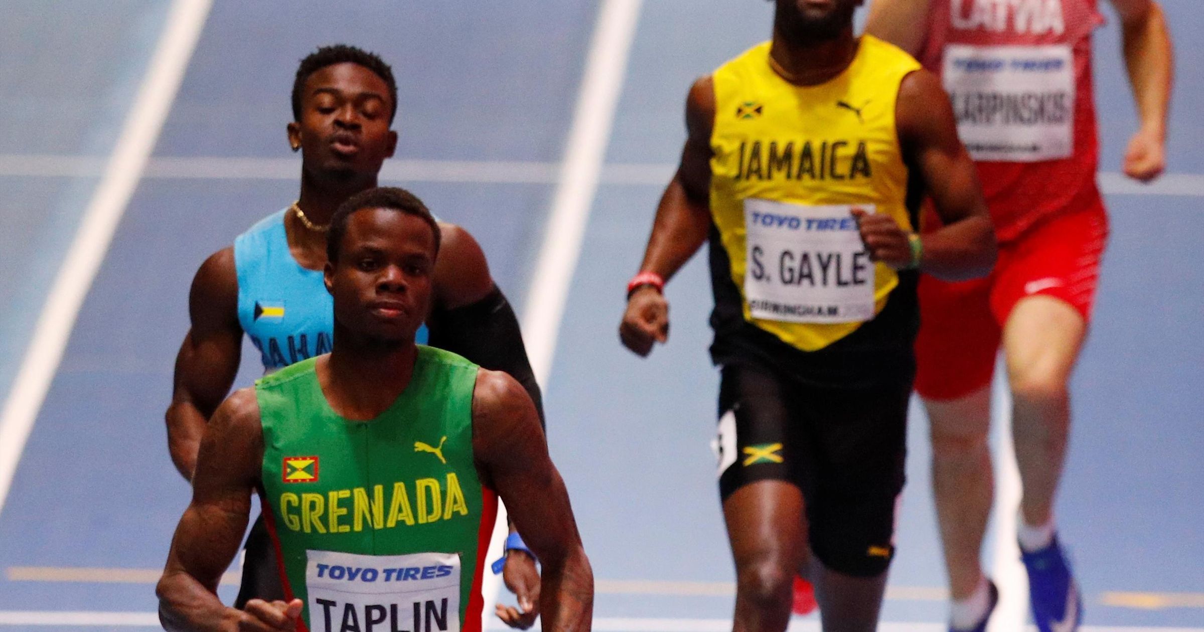 Every runner disqualified in men's 400m heat - TNT Sports