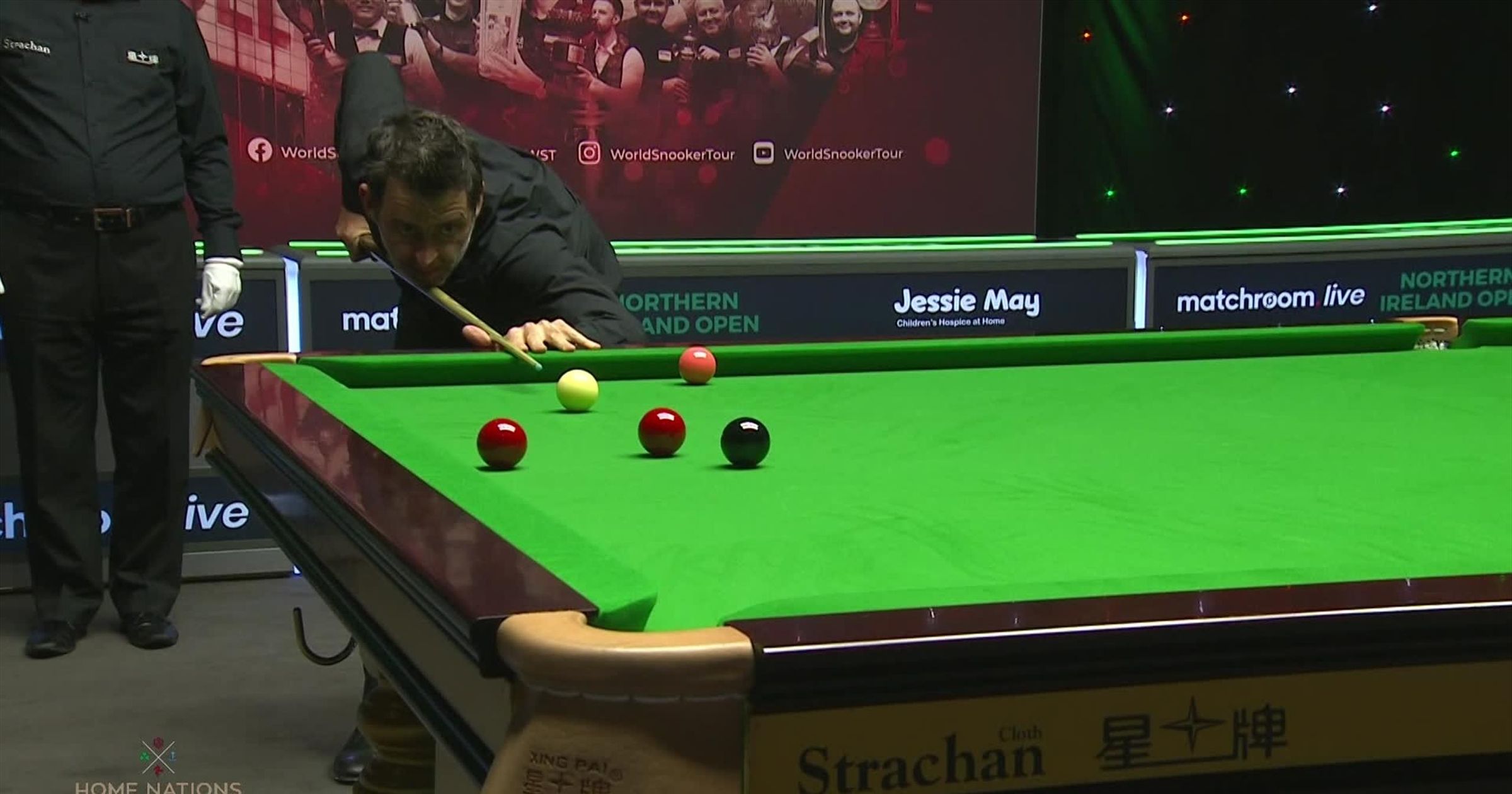 'One of the shots of the day!' - Outrageous positioning from Ronnie O ...