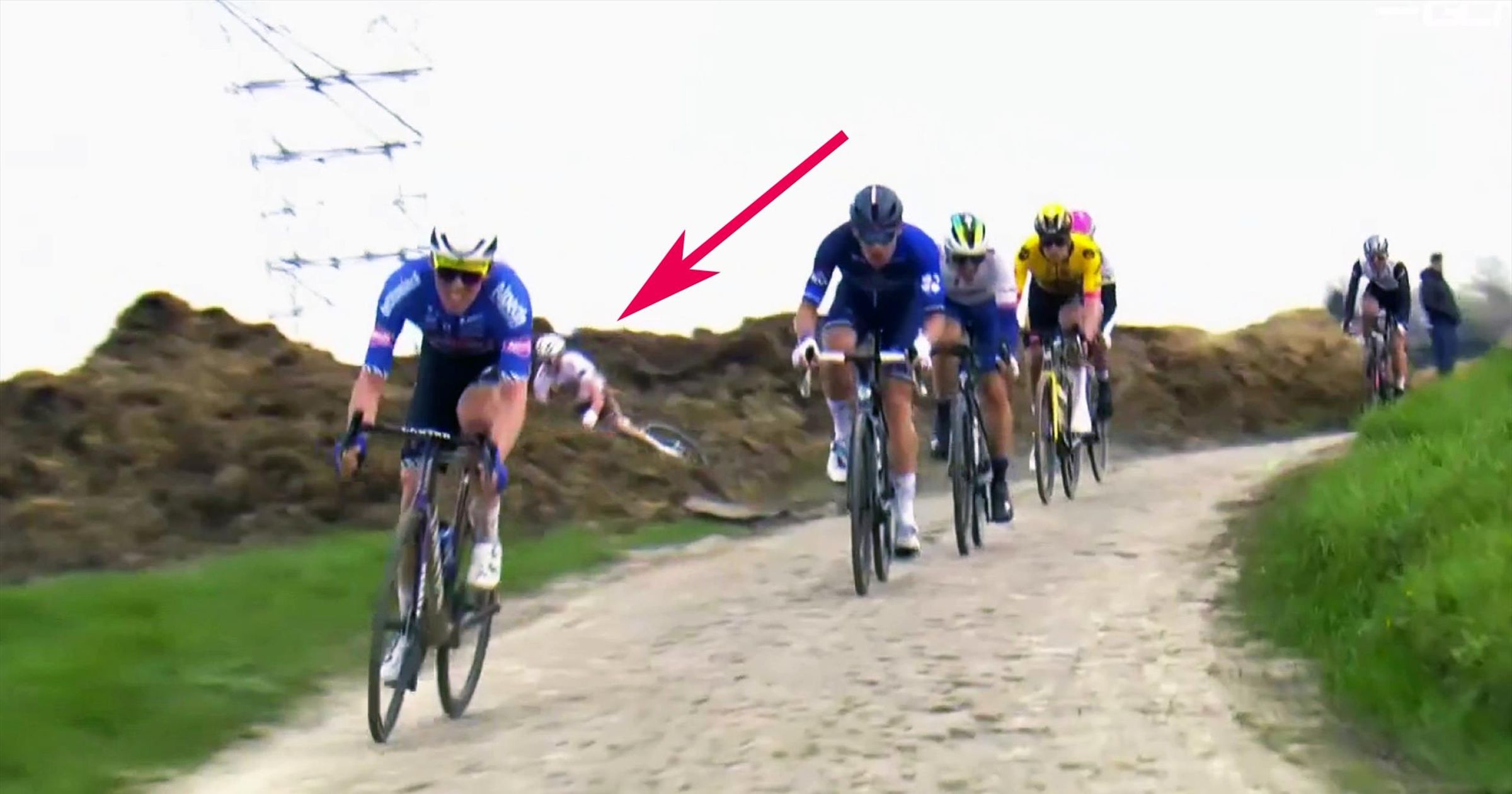 Disaster as rider crashes into manure during cycle race - 'That is ...