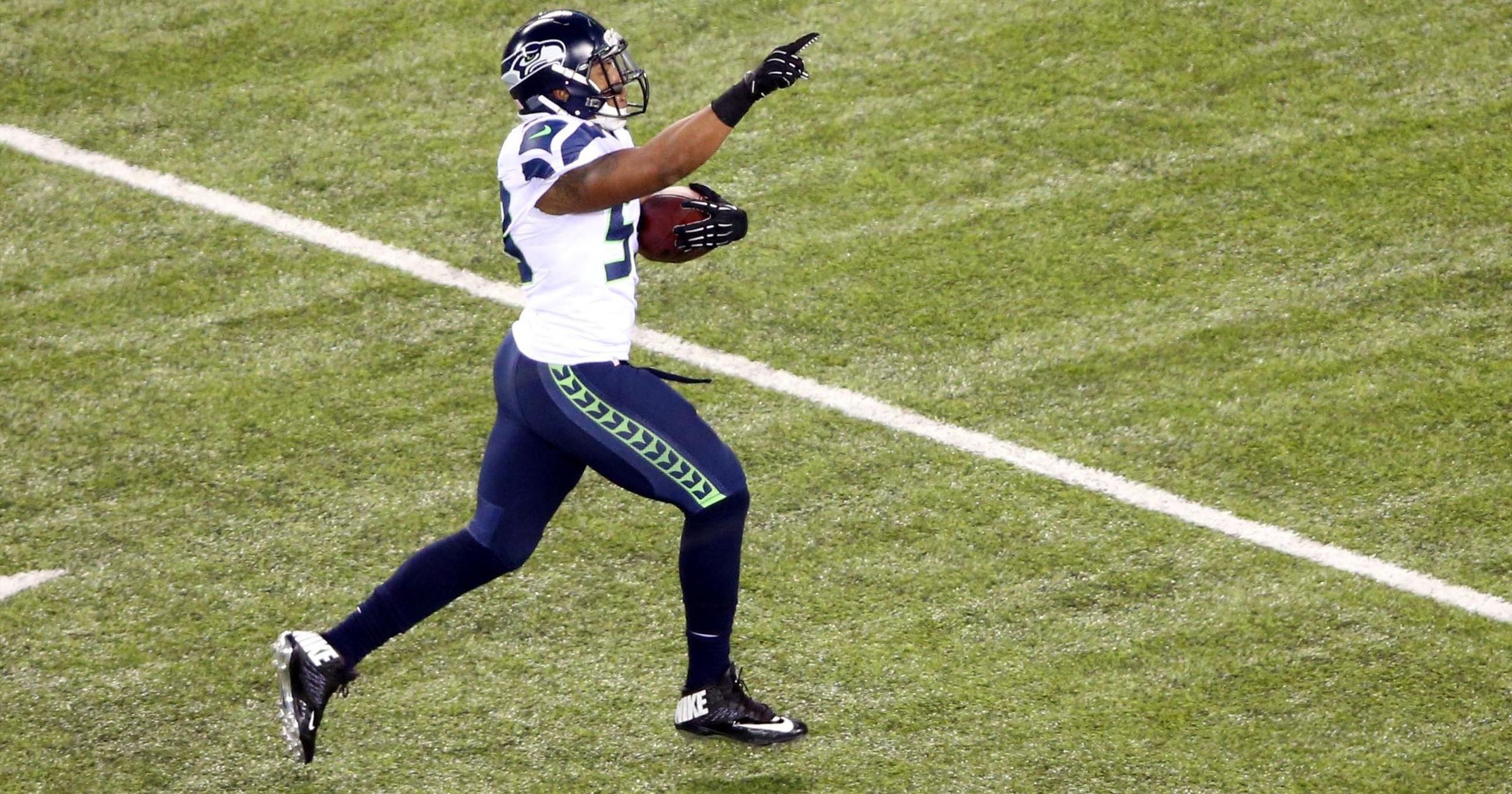 Seattle linebacker Smith surprised at MVP award - TNT Sports