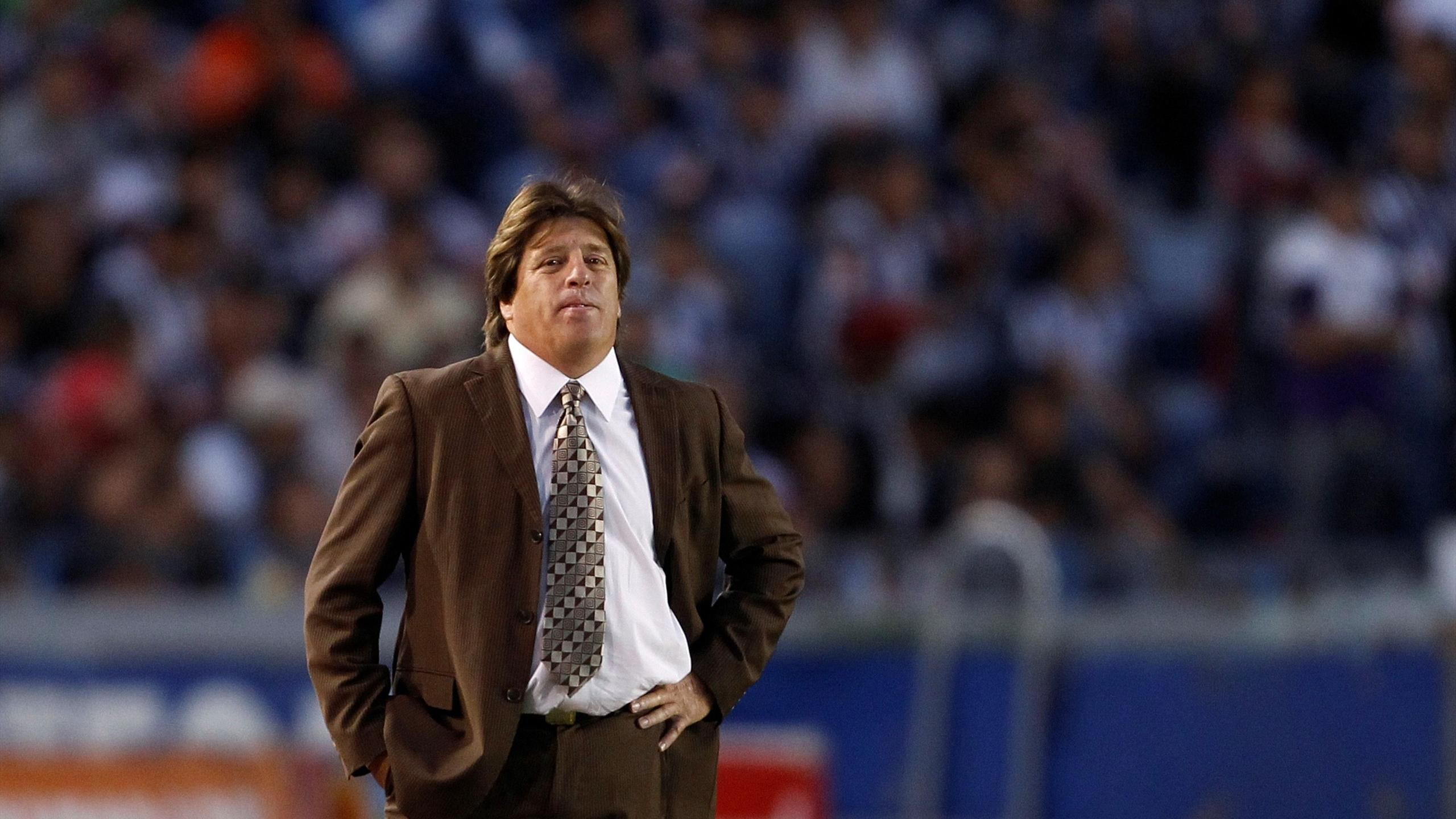 America pick young coach - TNT Sports