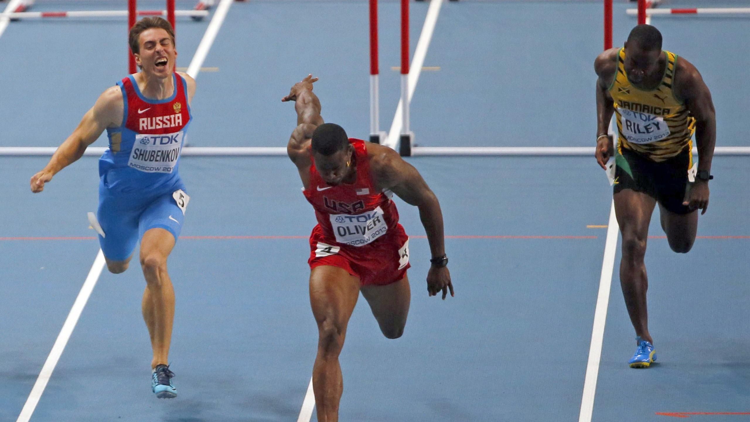 Oliver powers to world hurdles gold - TNT Sports