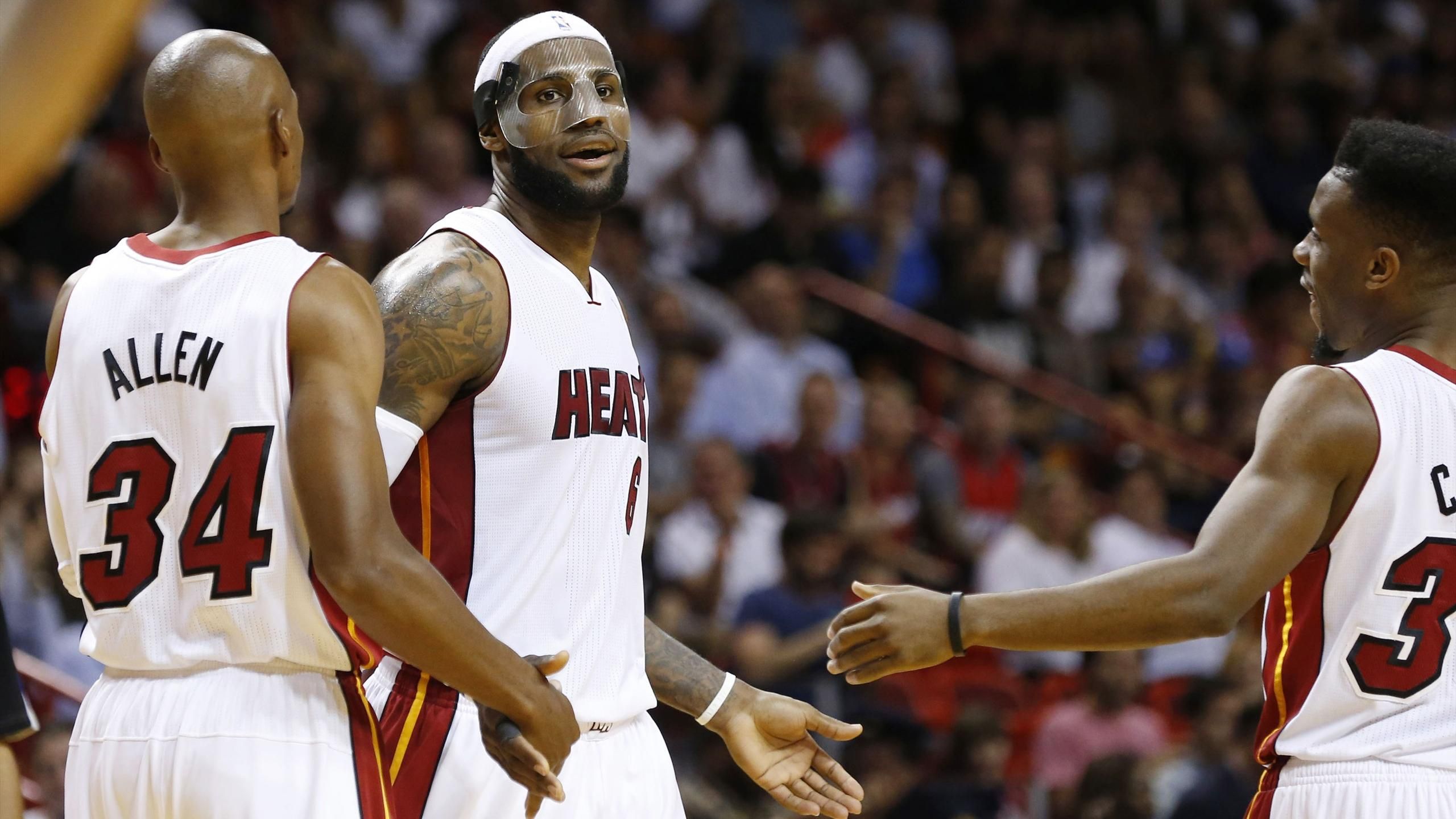 Masked man James scores 61 against Bobcats - TNT Sports