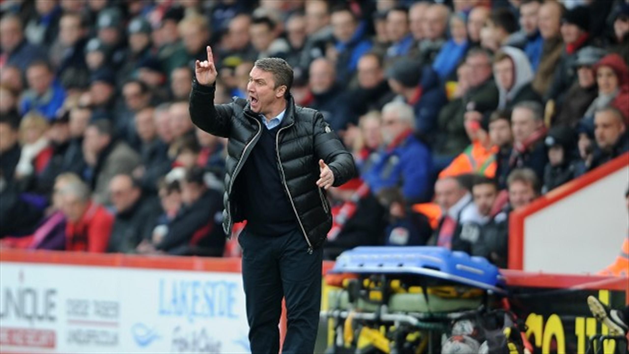 Defeated Lee Clark fires warning to Blackpool squad - TNT Sports