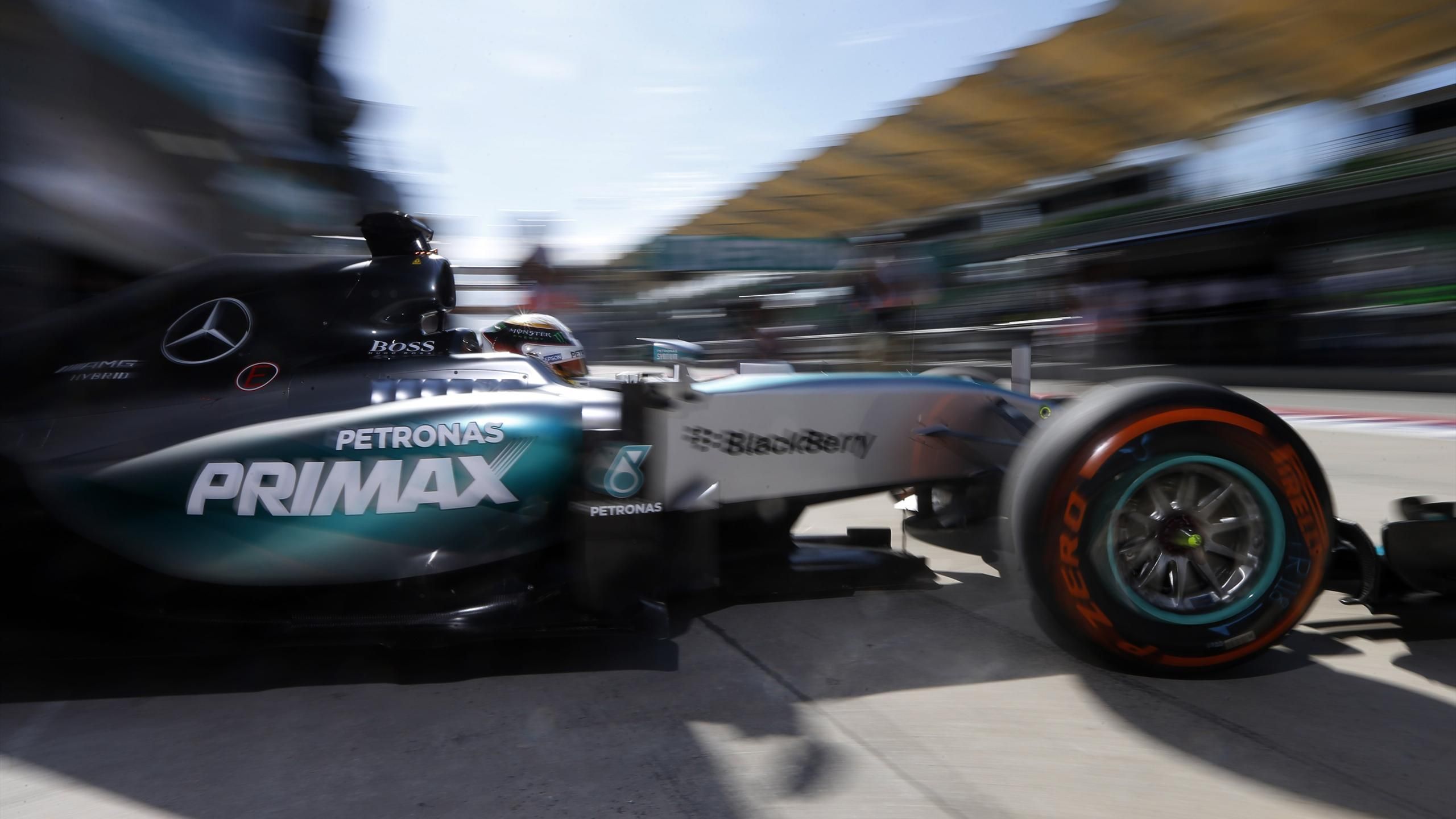 UPDATE 1-Hamilton fastest despite engine issues - TNT Sports