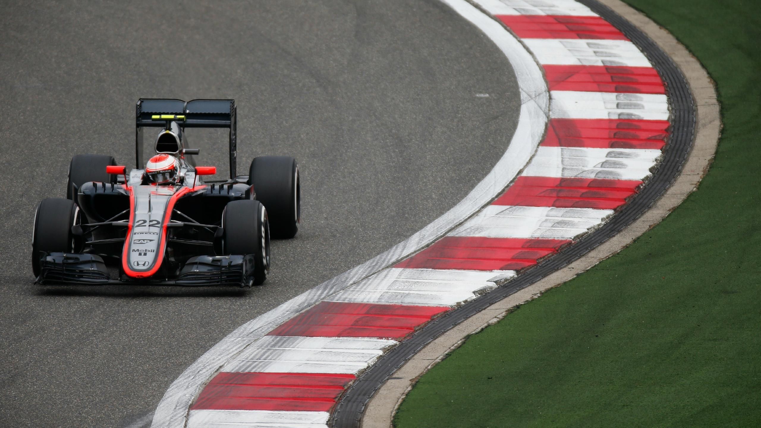 Jenson Button penalised for Pastor Maldonado clash - TNT Sports