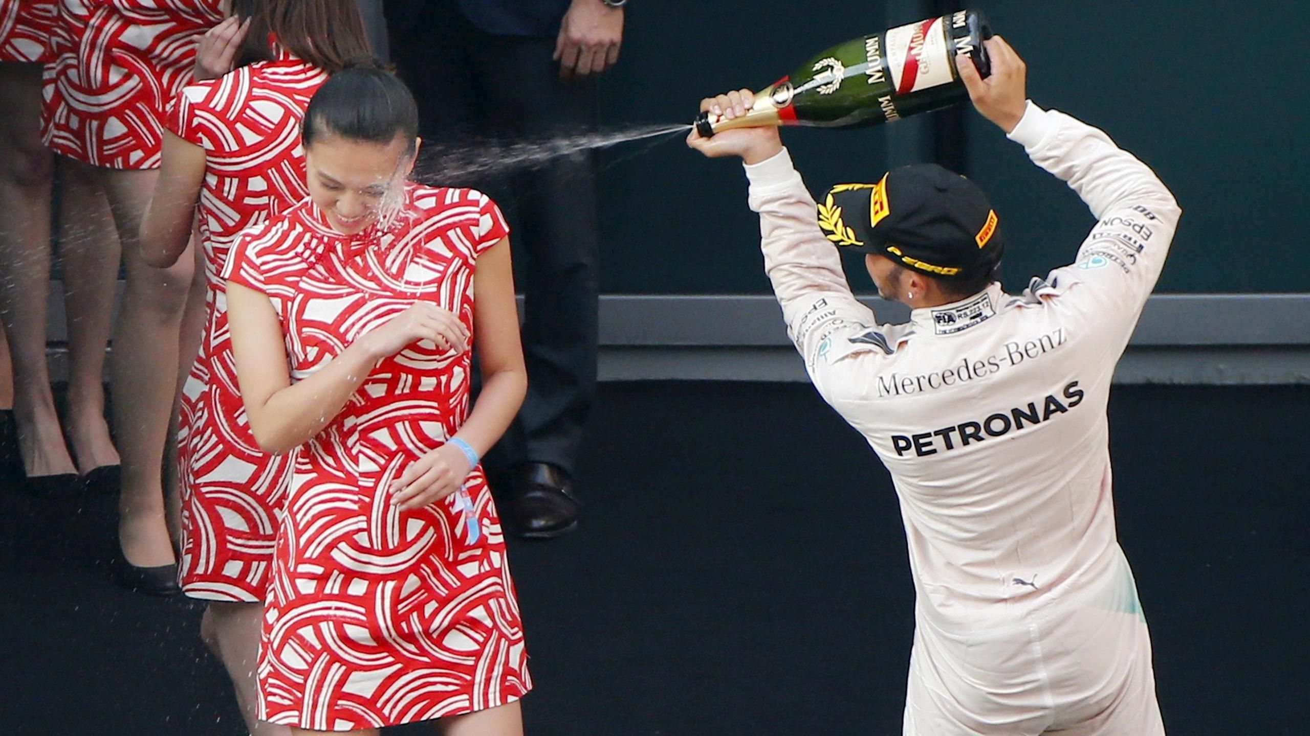 Stirling Moss: Lewis Hamilton isn't great yet, and he shouldn't spray ...