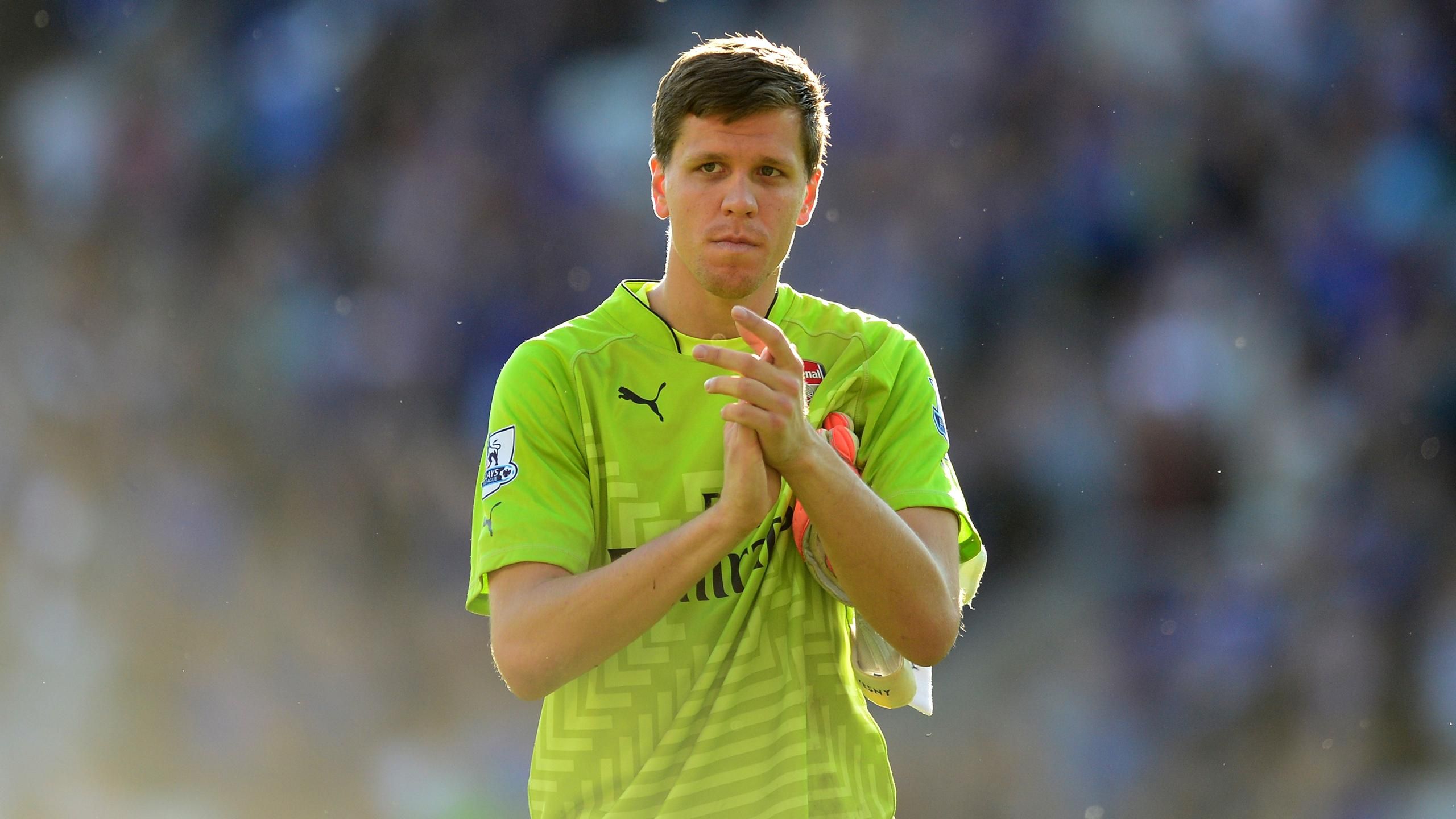 Arsenal goalkeeper Wojciech Szczesny caught smoking again - TNT Sports