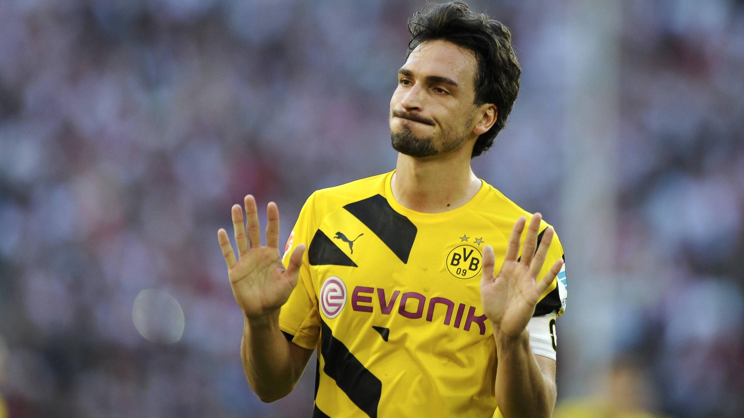 Manchester United link 'an honour', but Mats Hummels sticks with ...